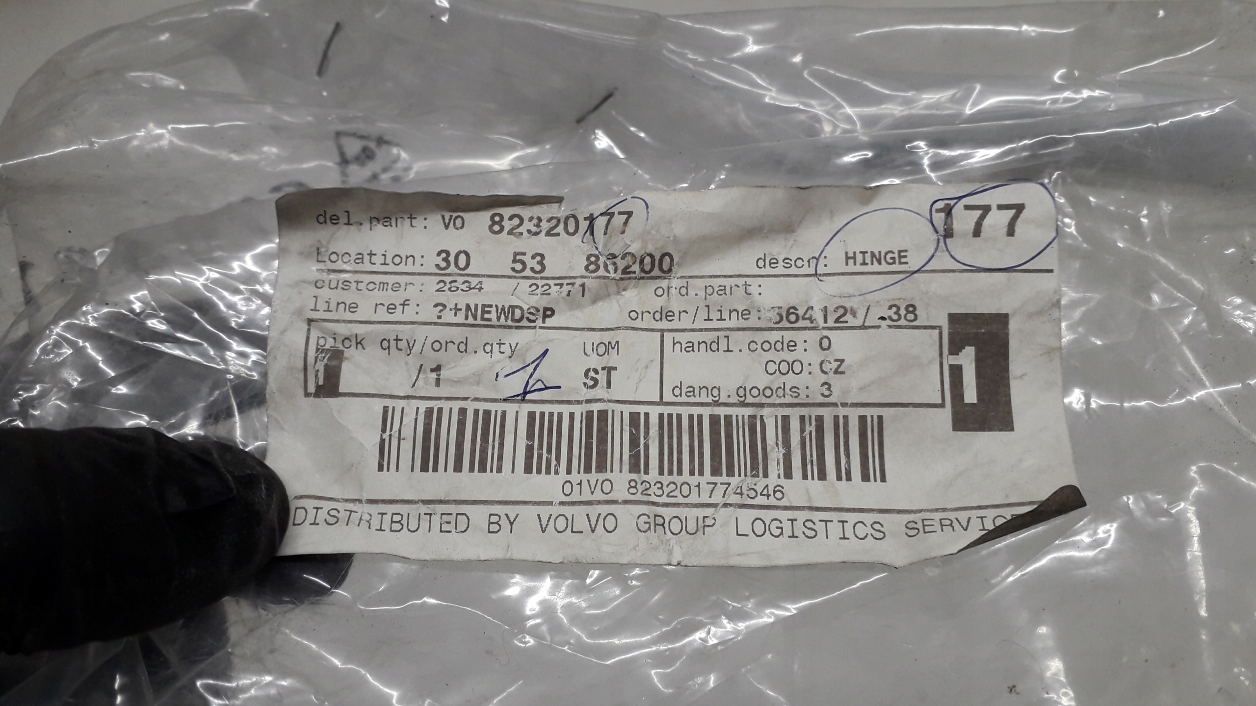 VOLVO FH4 ПЕТЛЯ КАПОТА ПРАВАЯ 82320177 купить на Avtoex из Польши в ...