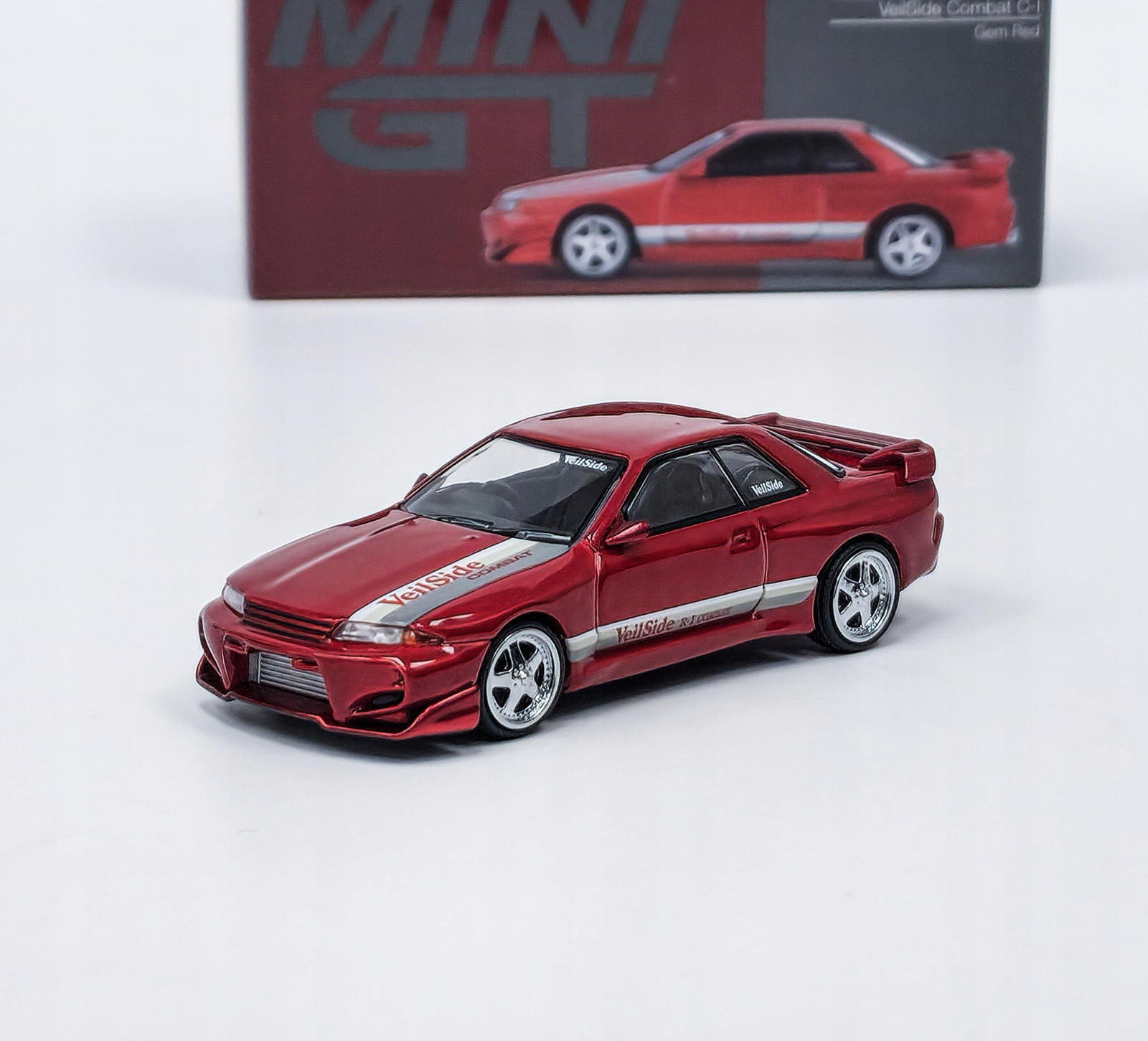 MiniGT Nissan Skyline GT-R (R32) VeilSide Combat C-I, červená Gem ...