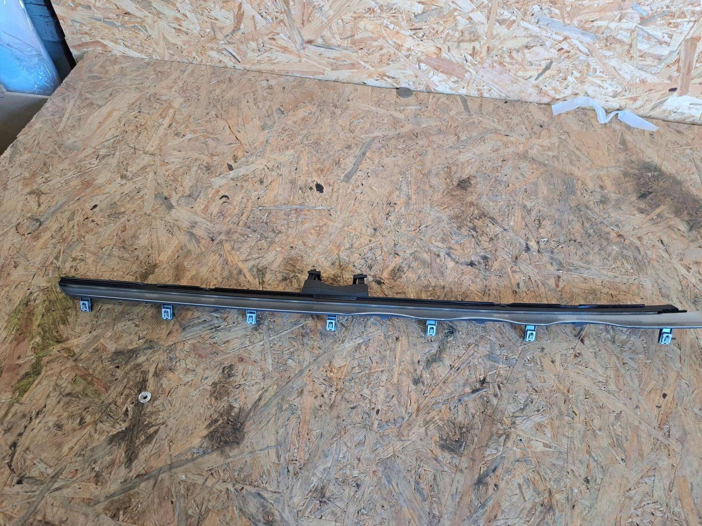 MERCEDES W206 DEKOR LISTWA W KONSOLE AMBILIGHT 2066801502 za 450 zł z ...