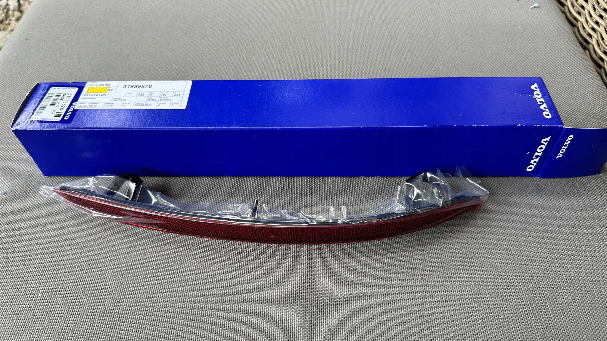 VOLVO XC60 II ODBLASK ZDERZAKA TYLNY PRAWY NOWY ORYGINAŁ 31656678 ...