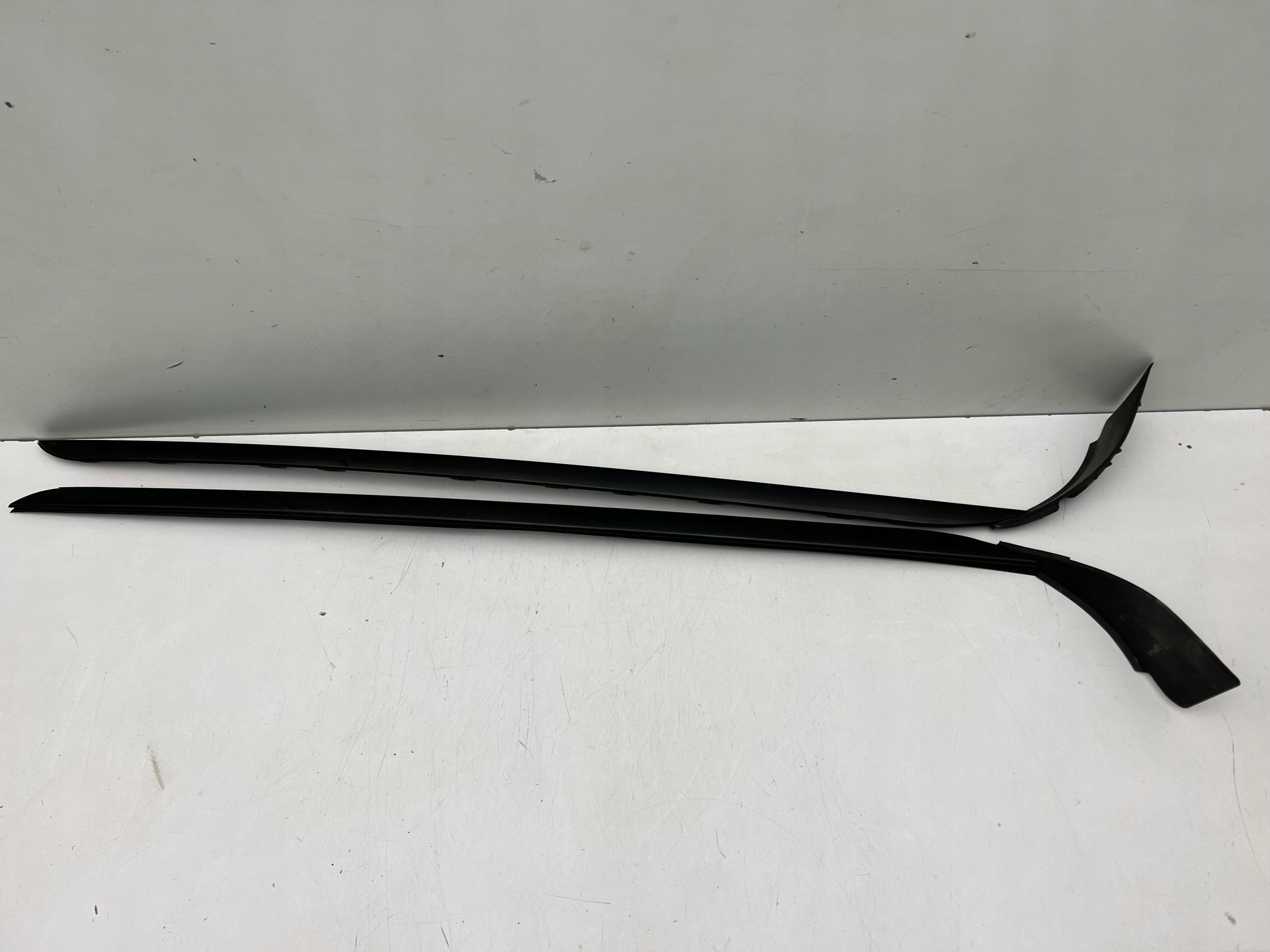 KIA SORENTO IV 4 LISTWA OZDOBNA ZAŚLEPKA LISTEK SZYBY CZOŁOWEJ LEWA ...