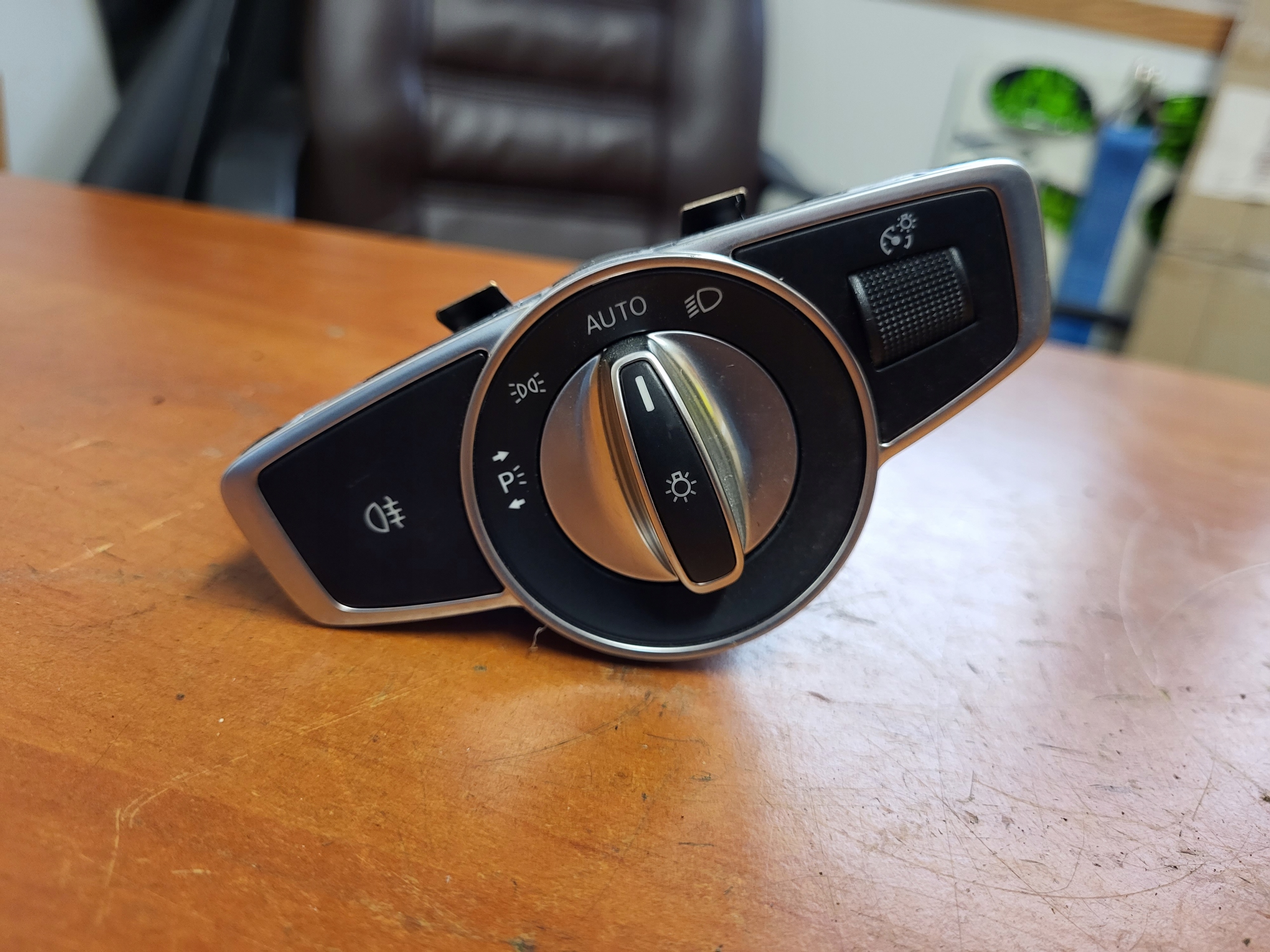 Przełącznik świateł Mercedes-Benz OE A2059051810 - porównaj ceny ...