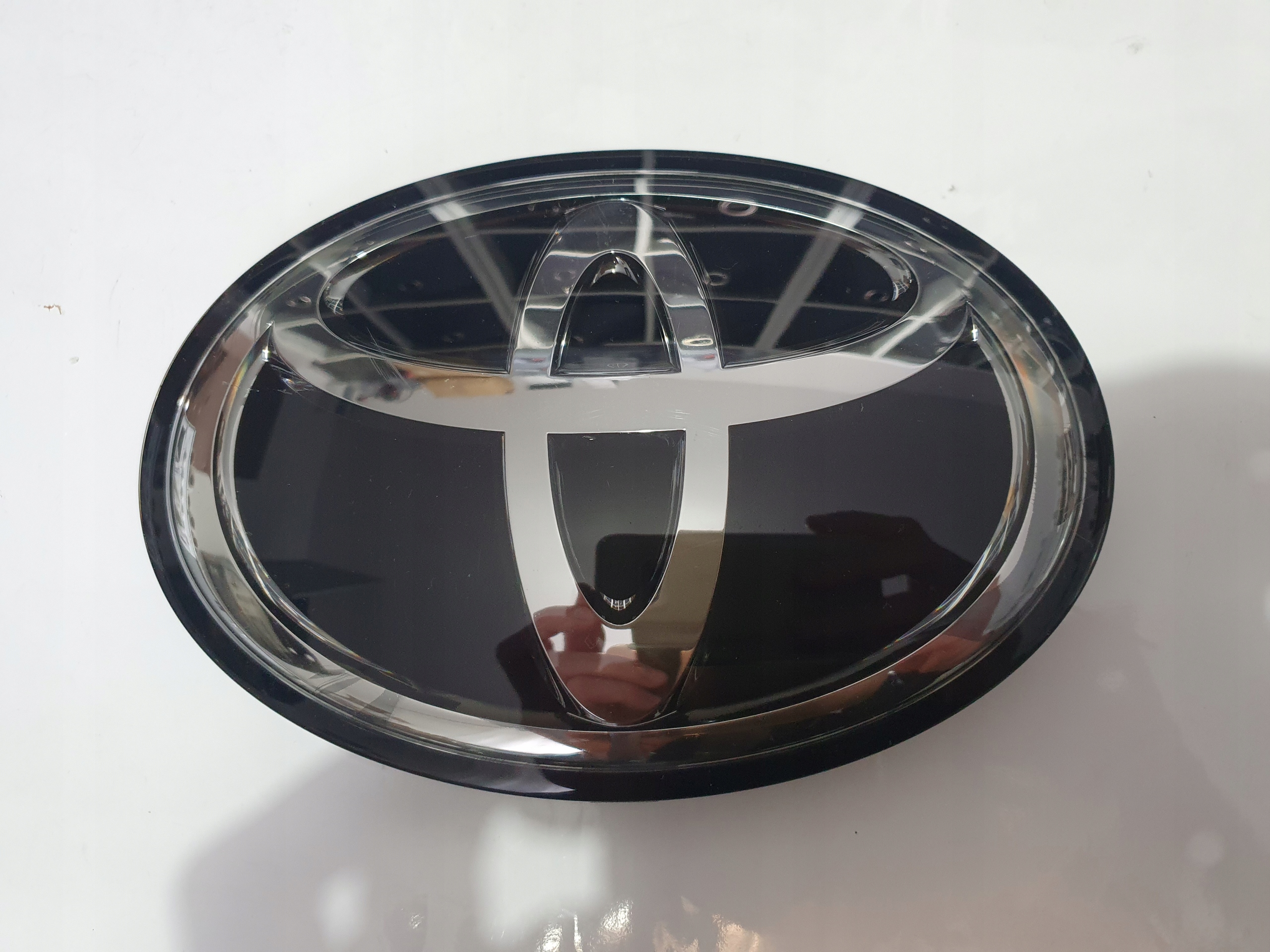 Toyota Land Cruiser J150 Emblemat pod Radar Znaczek 90975-02159 z DEF OPIS! • Opinie - Allegro