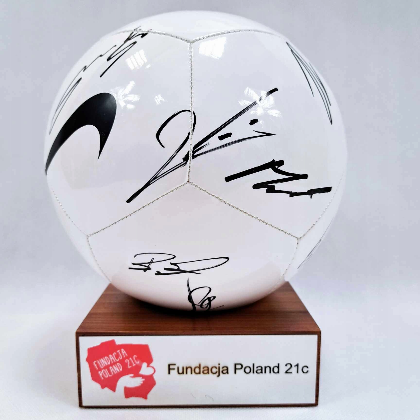 Reprezentacja Polski - piłka z autografami (pol) 16685927409 ... Reprezentacja Polski - piłka z autografami (pol) 16685927409 ...