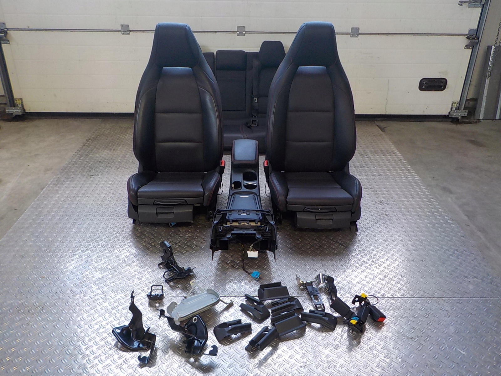 MERCEDES GLA W156 FOTEL FOTELE KOMPLET AMG UK za 3500 zł z JAKSICE ...