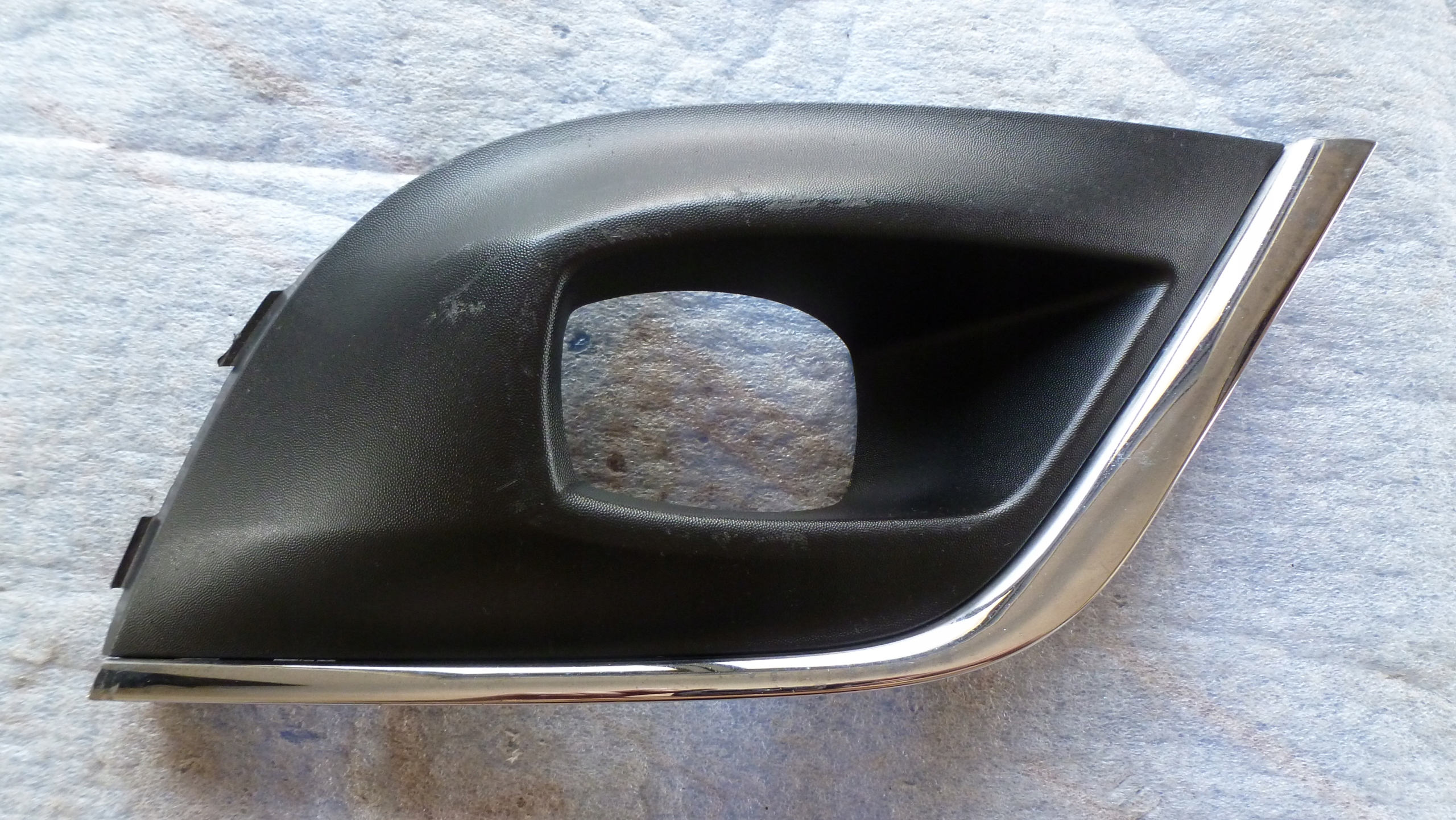 RENAULT CLIO KRATKA ZDERZAK PRZÓD PRAWY 261A24028R 261A24028R za 220 zł ...