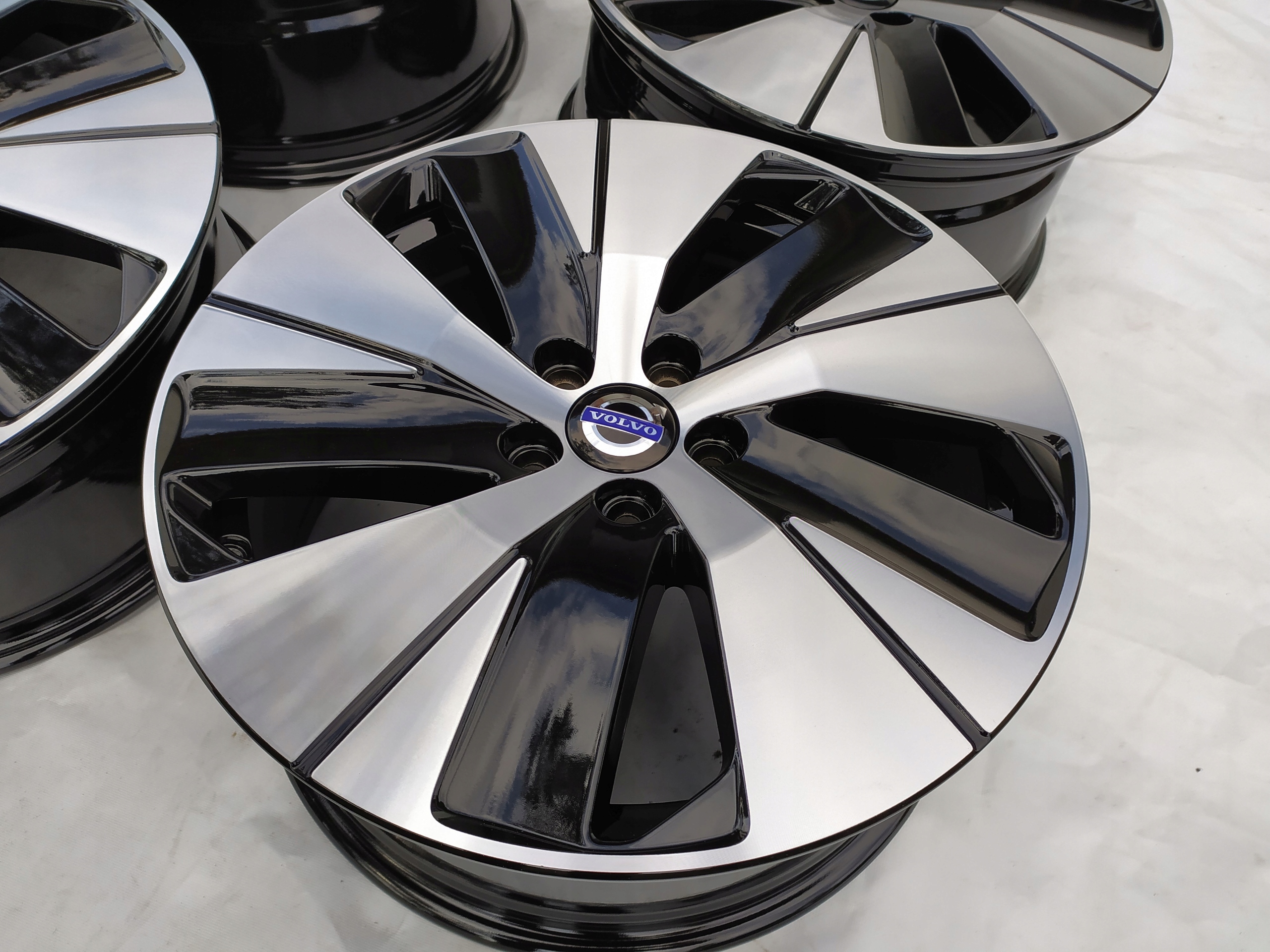 VOLVO XC40 XC60 V60 R-DESIGN7,5x18 ET50,5 31680403 31680403 za 4099 zł ...