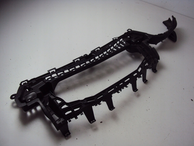 ŚLIZG ZDERZAKA PRZÓD MERCEDES C-KLASA W206 AMG 21- A2068855005 za 385 ...