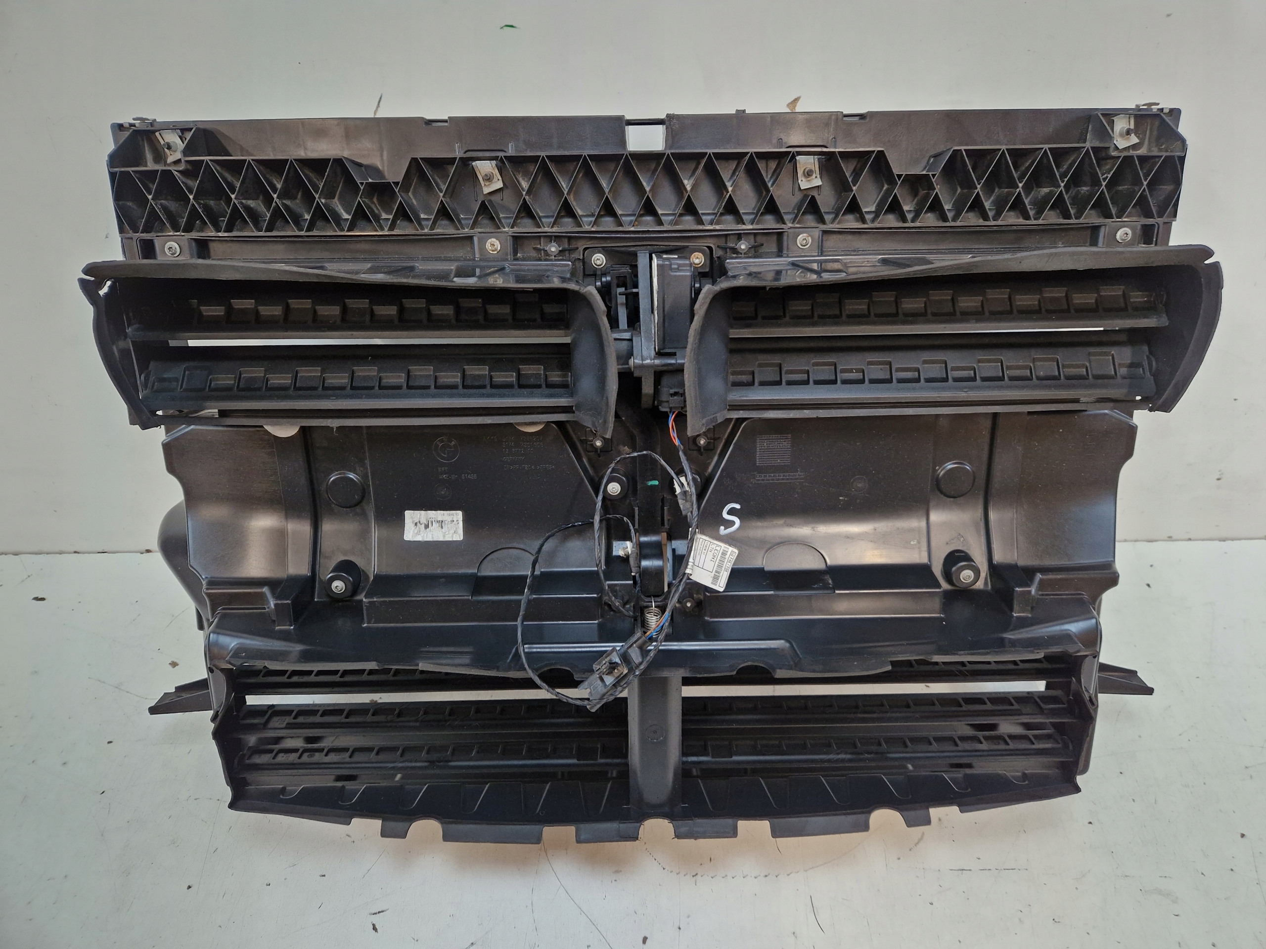 BMW F40 F46 KIEROWNICA POWIETRZA WLOT 51747338207 • Opinie - Allegro