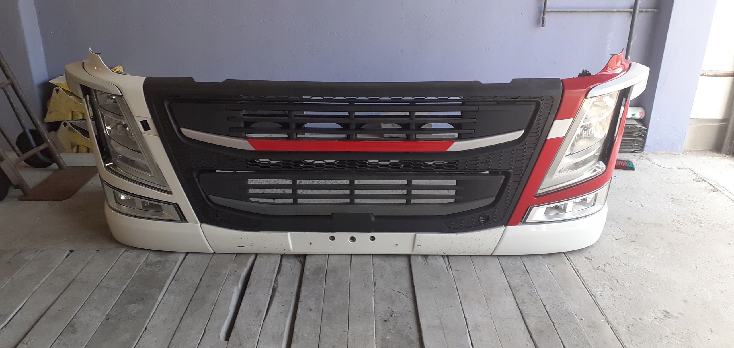 Volvo fm 4 zderzak przod fm oryginal belka lampy • Cena, Opinie - Allegro