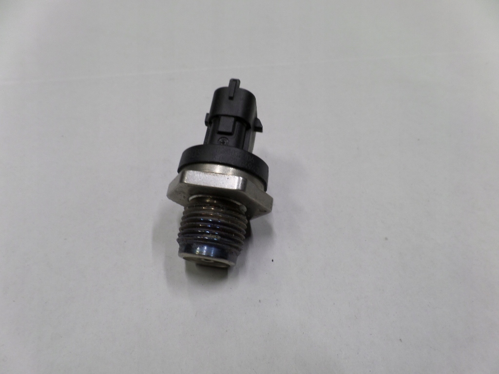 KIA CARENS III 2.0 CRDI CZUJNIK CIŚNIENIA PALIWA za 80.00PLN z ...