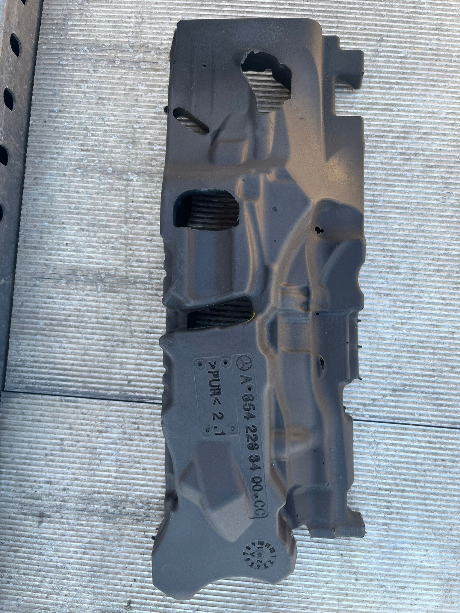 OSŁONA GŁOWICY MERCEDES-BENZ W177 WYGŁUSZENIE A6542263400 - porównaj ...