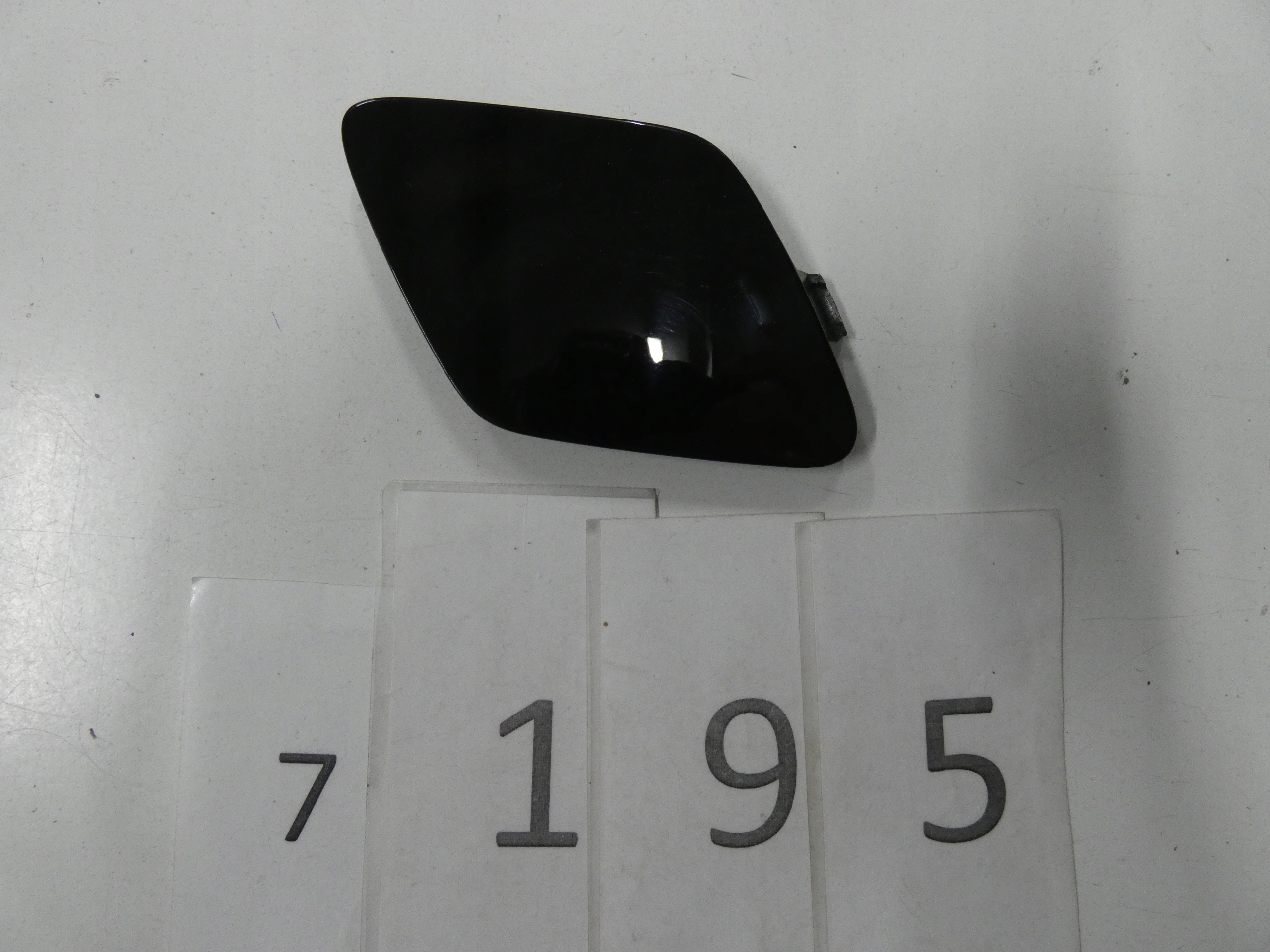 Zaślepka zderzaka przedniego, osłona haka holowniczego VOLVO XC-60 II ...