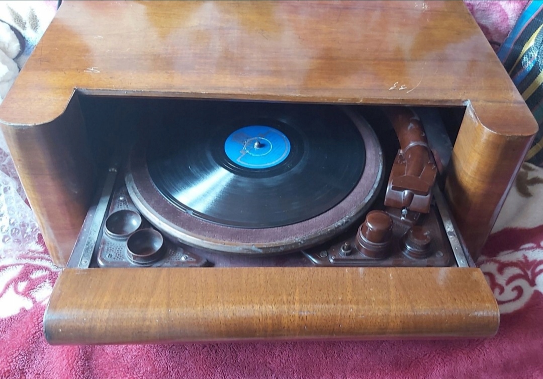 SPRZEDAM GRAMOFON PRZEDWOJENNY | Tarnowskie Góry | Kup teraz na Allegro Lokalnie