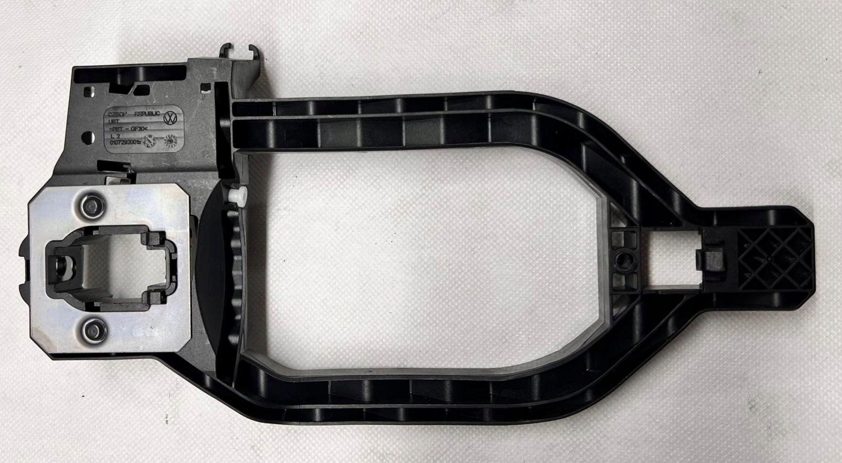 MAN TGE Stelaż klamki lewy Klamka 7C0837885B 7C0837885B MAN TGE za 178 ...