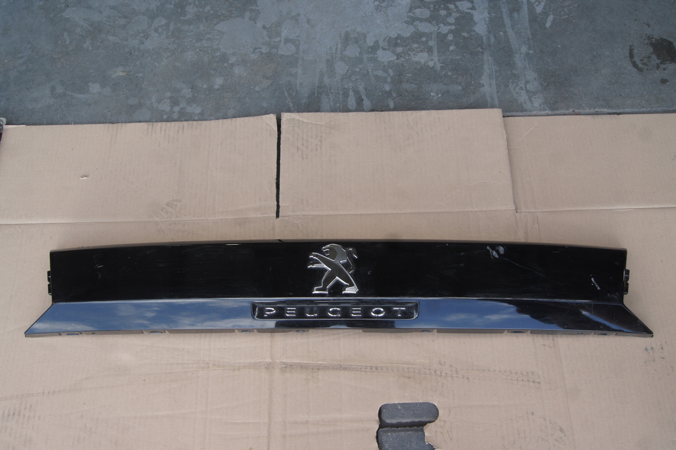 Peugeot OE 9814790977 blenda klapy bagażnika nakładka - porównaj ceny ...