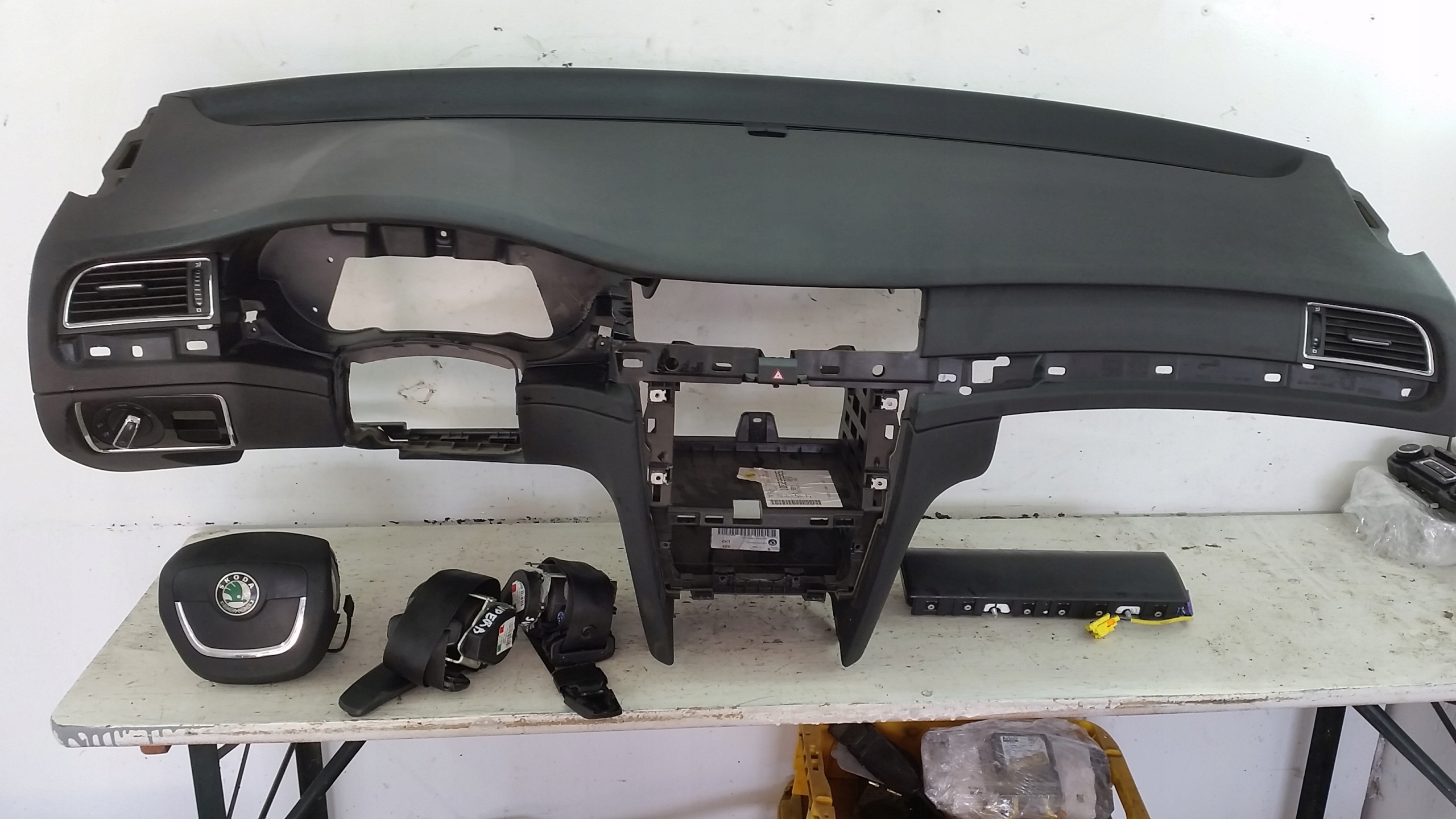 DESKA ROZDZIELCZA KONSOLA SKODA SUPERB II za 1120.00PLN z Pszczew ...