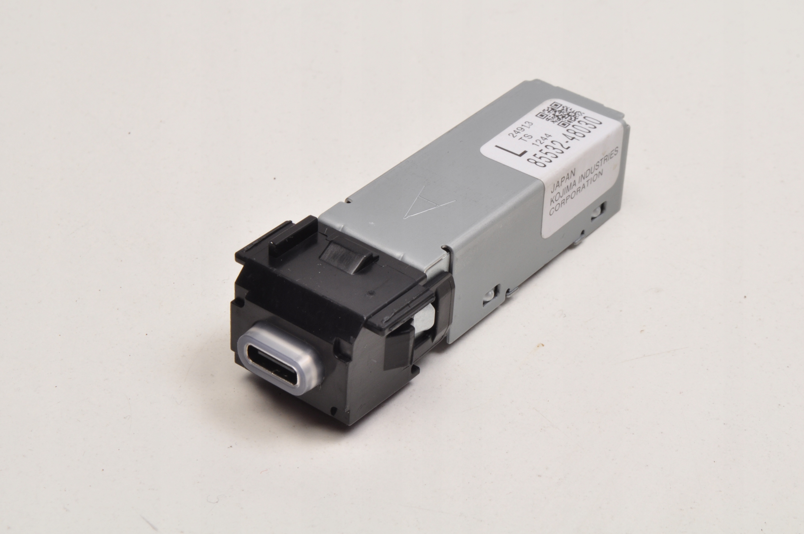 TOYOTA YARIS IV WEJŚCIE GNIAZDO USB 25R 85532-48030 za 99.00PLN z Ujazd ...