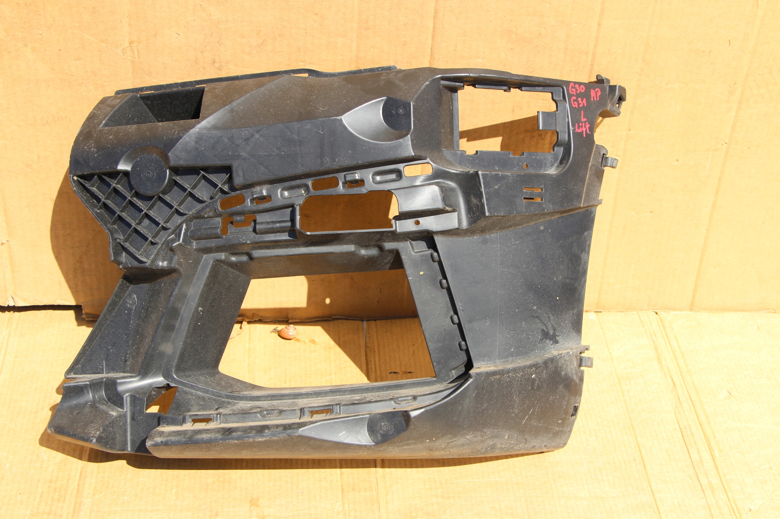 BMW 5 G30 G31 M-PAKIET LIFT ŚLIZG MOCOWANIE W ZDERZAK LEWY PRZÓD 2020 ...