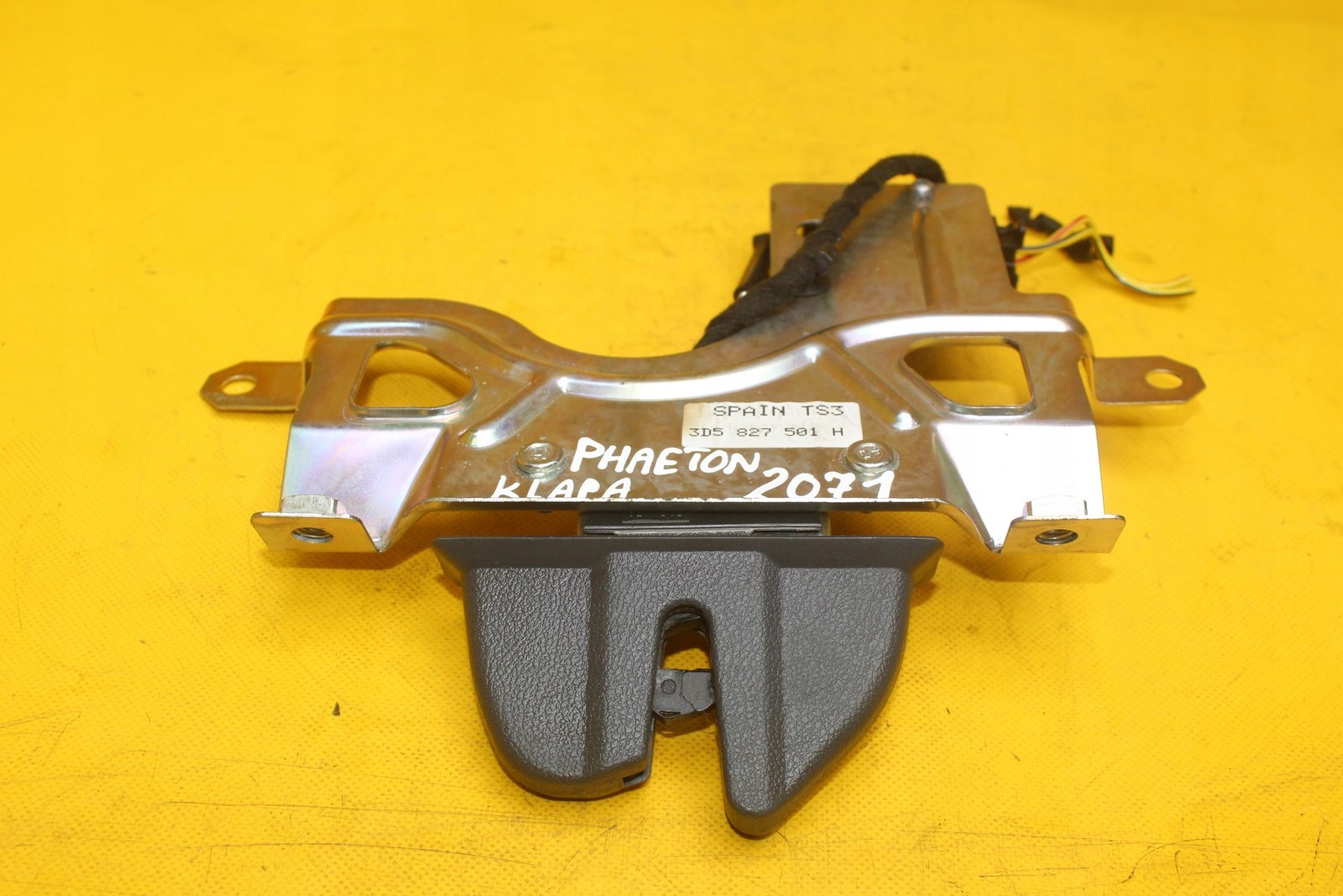 ZAMEK KLAPY BAGAŻNIKA VW PHAETON 3D5827501H za 99.00PLN z Gózd ...