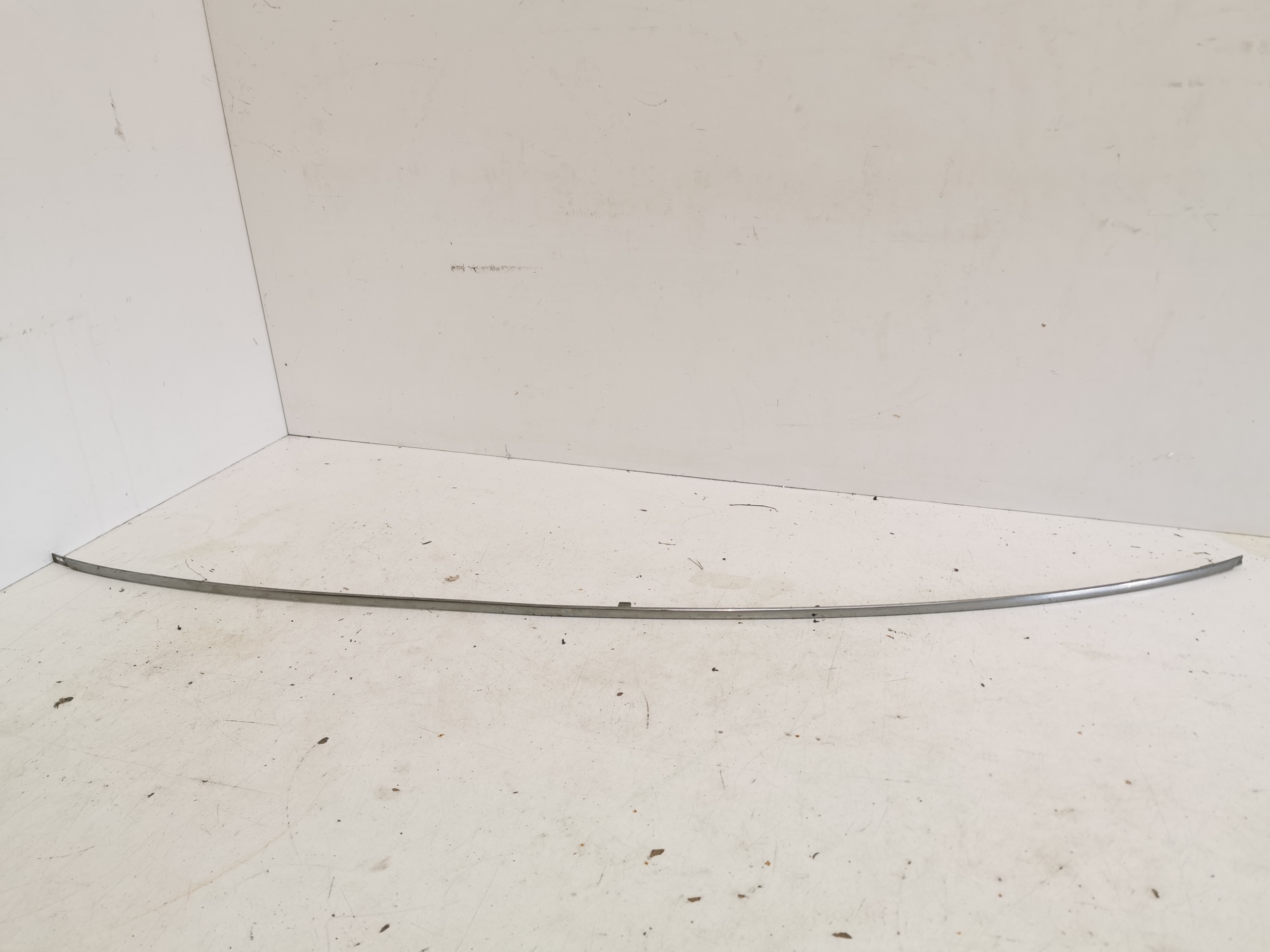 LISTWA OZDOBNA ŚRODKOWA CHROM ZDERZAKA TYŁ MERCEDES KLASA C W204 za 120 ...