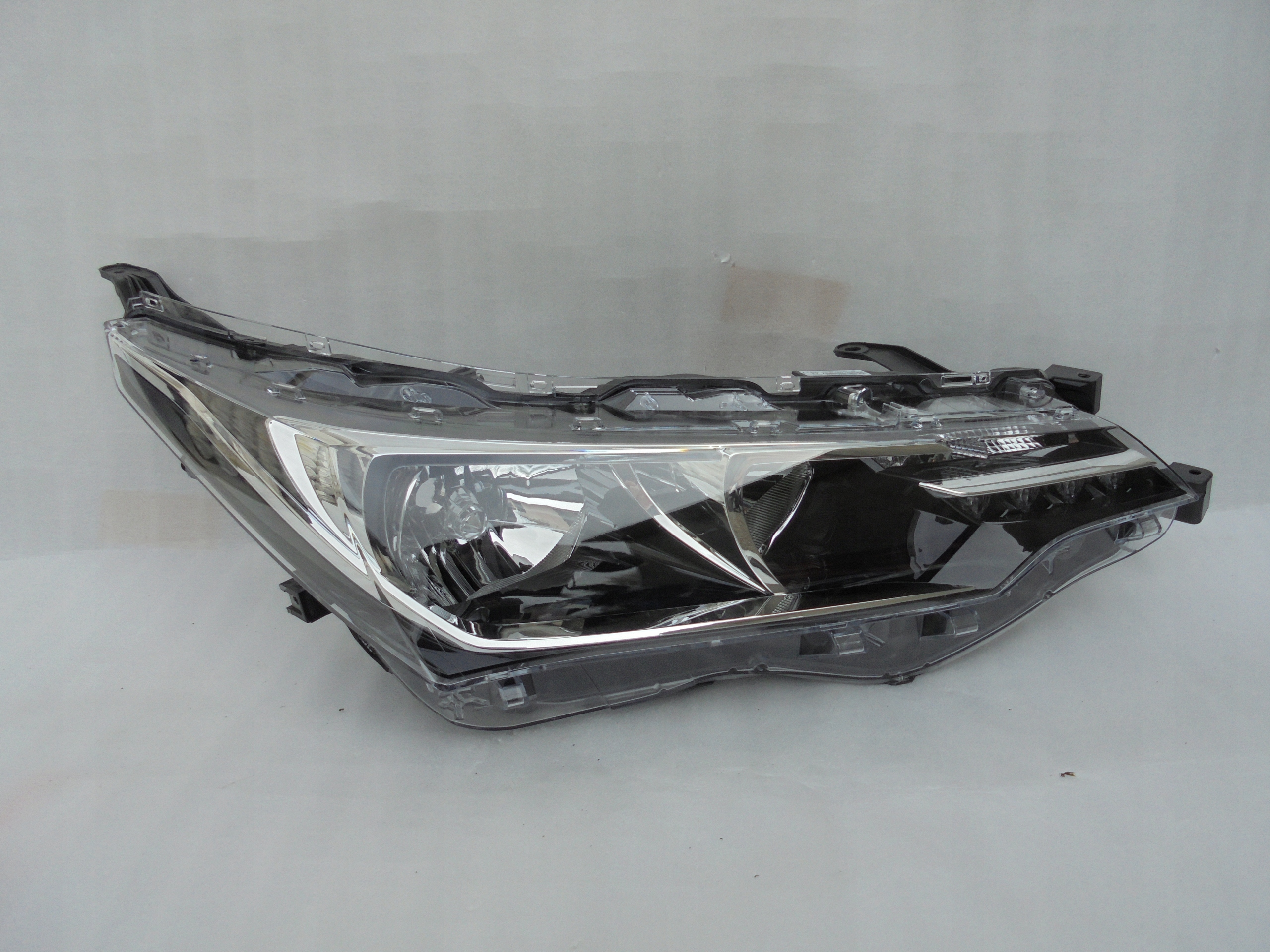 Toyota OE 81130-02L50-00 - porównaj ceny - Allegro.pl