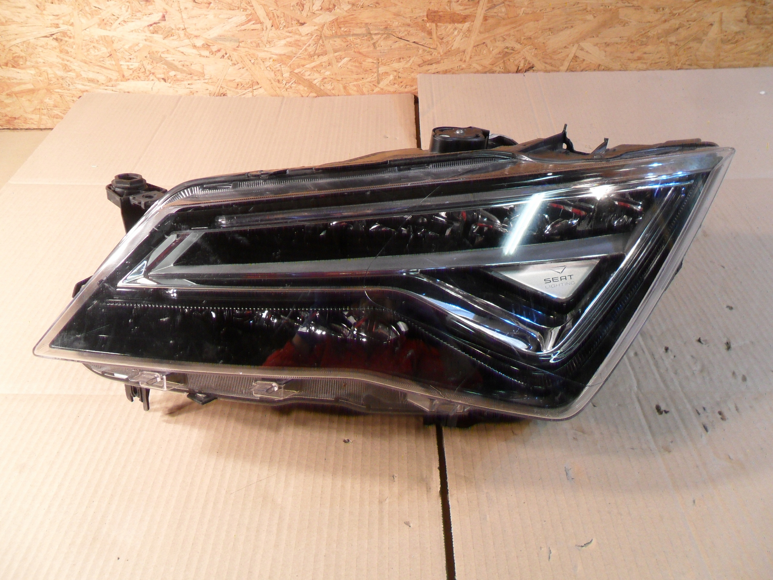 Seat Ateca Lampa Lewa Full Led 576941773A za 599.00PLN z Nowy Tomyśl ...