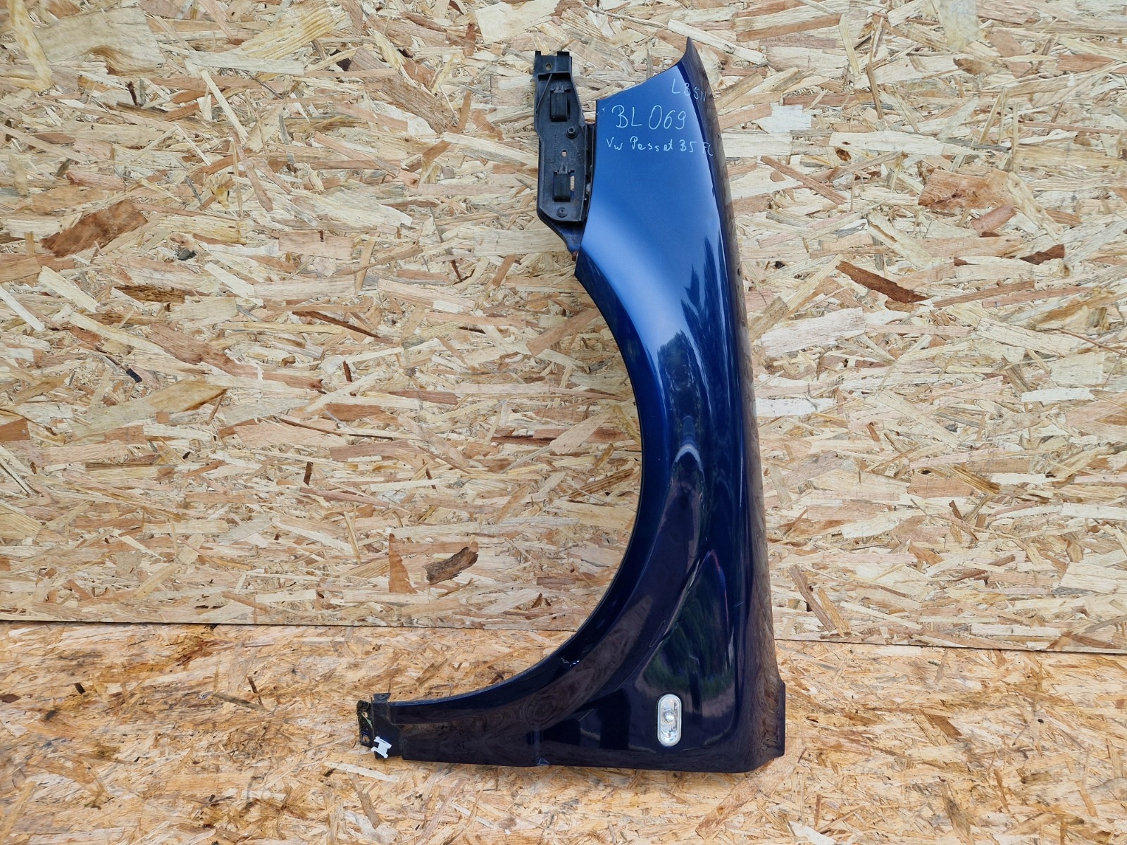 VW PASSAT B5 FL BŁOTNIK PRZÓD PRZEDNI LEWY LB5N za 229.00PLN z ...