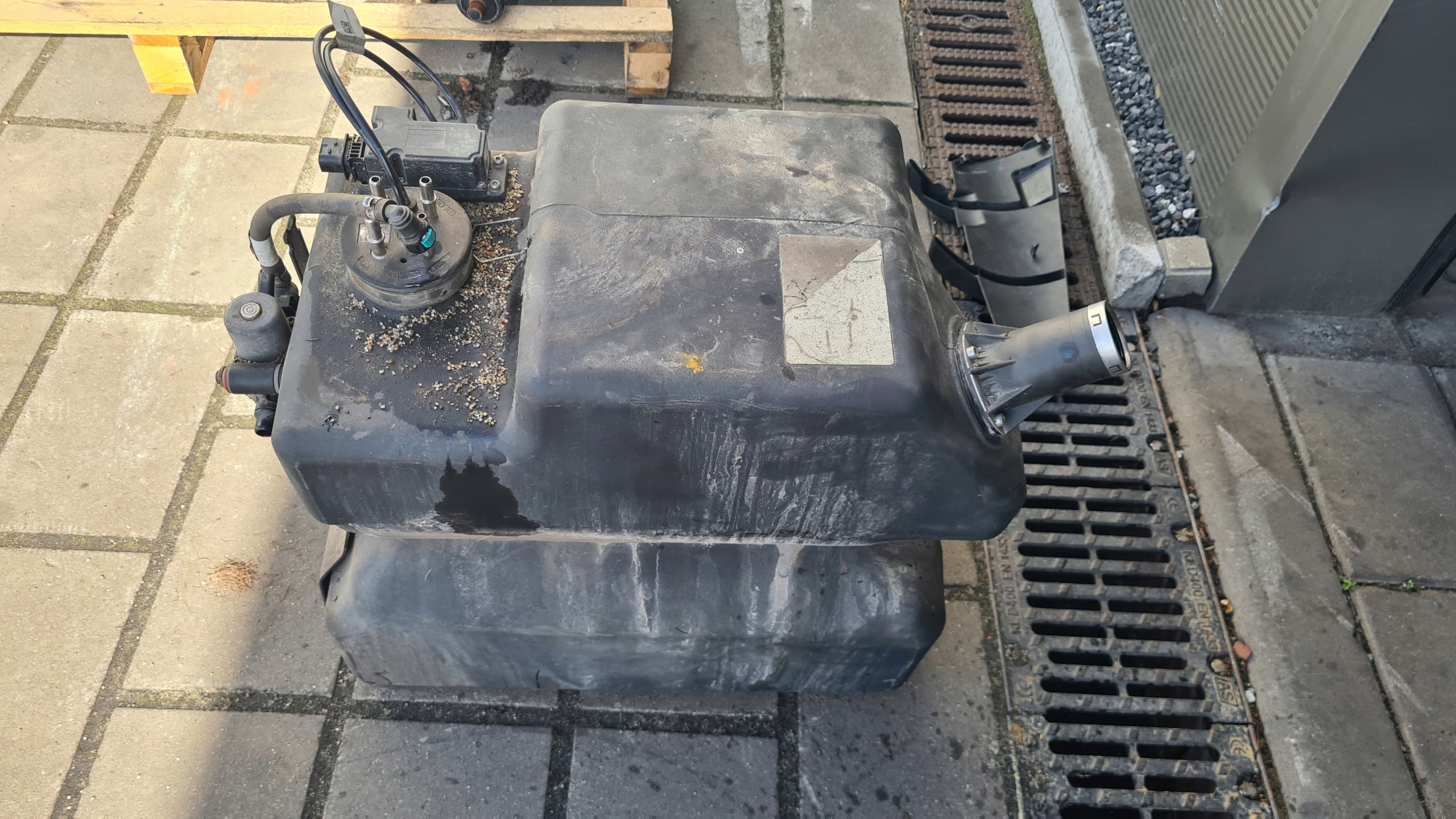 MAN TGX ZBIORNIK ADBLUE 80L za 700.00PLN z Radlin - Allegro - (16302222170)