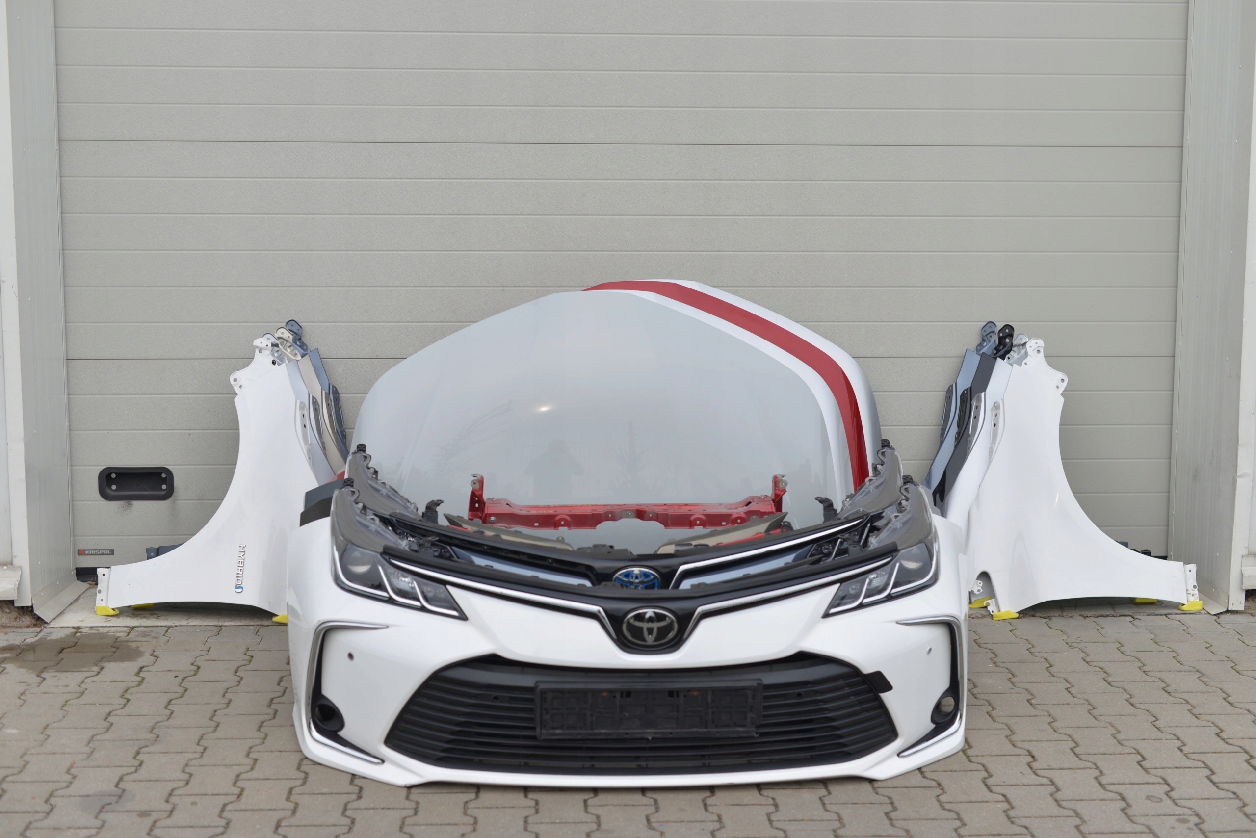 TOYOTA COROLLA E21 PAS PRZEDNI SEDAN HATCHBACK KOMBI 53201-02340 za 600 ...