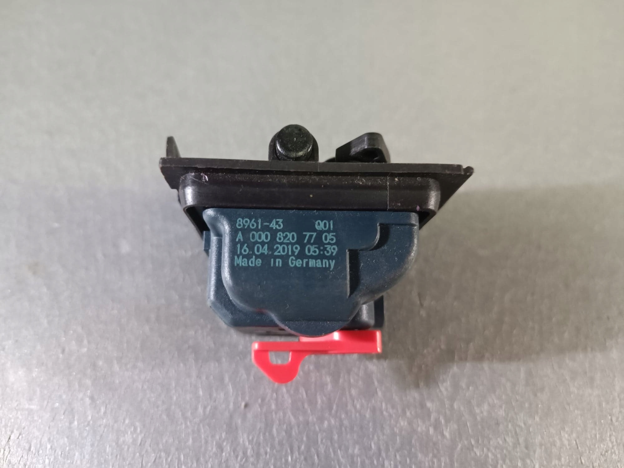 0008207705 SIŁOWNIK KLAPKI PALIWA MEREDES OE • Cena, Opinie - Allegro