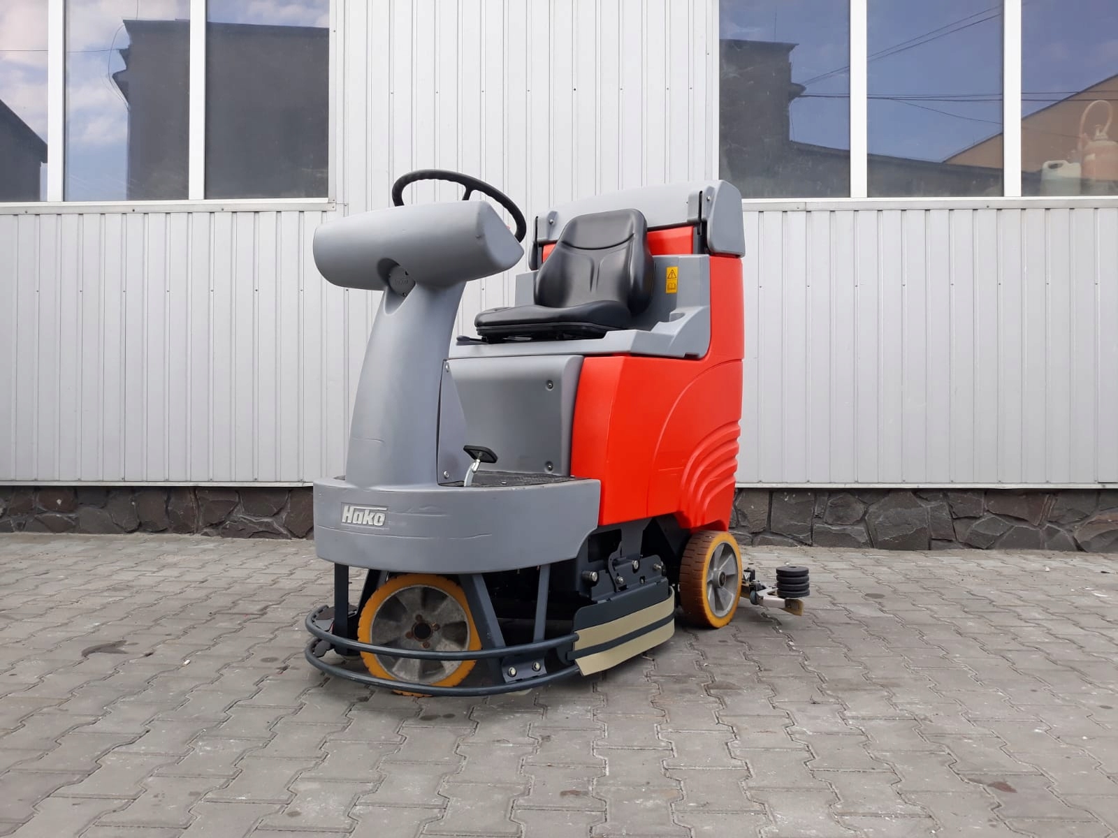 Szorowarka samojezdna HAKO B 115 R [TB 750] • Cena, Opinie • Automaty ...