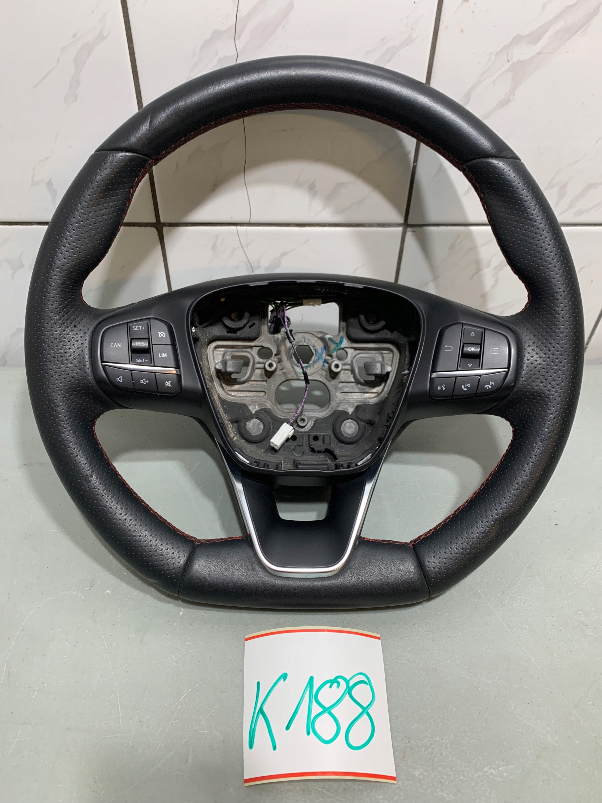 FORD FOCUS MK4 ST-LINE ŁOPATKI CZERWONA NIĆ KIEROWNICA ORYGINAŁ EUROPA ...