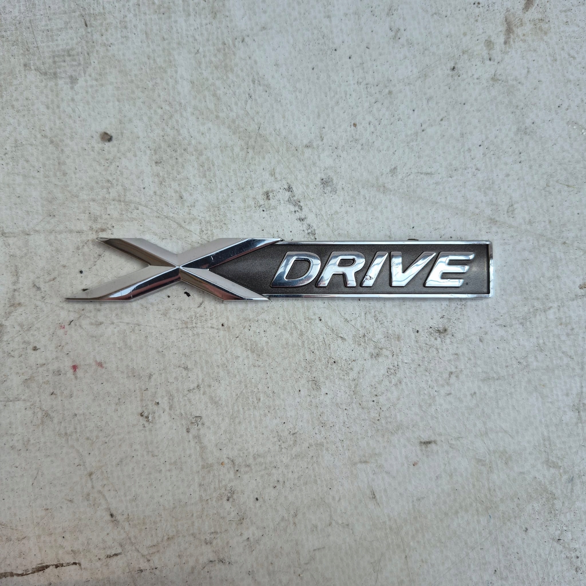 LOGO EMBLEMAT ZNACZEK NAPIS BMW X-DRIVE XDRIVE • Cena, Opinie - Allegro