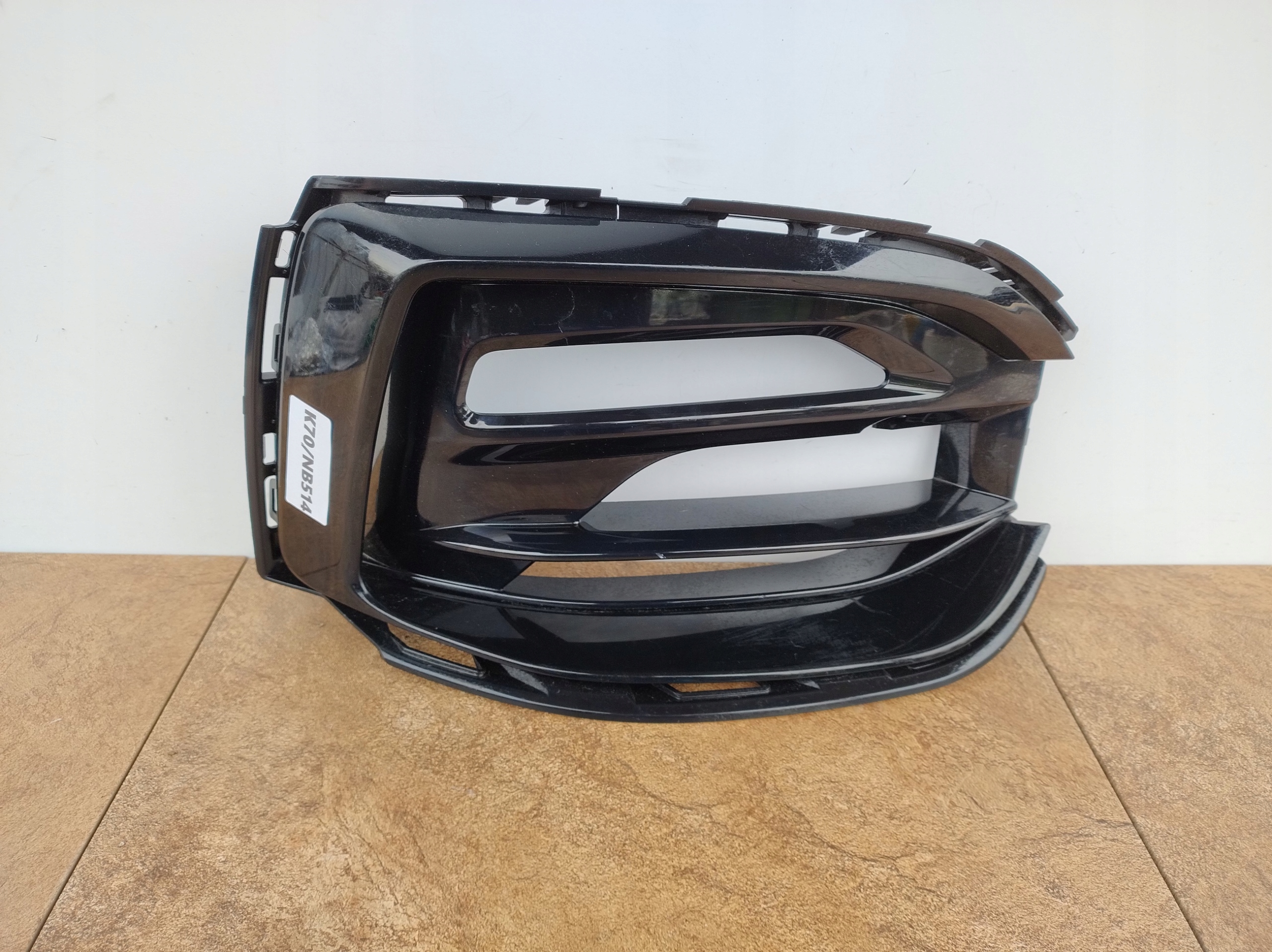 BMW F40 PRAWA KRATKA ZDERZAKA ZAŚLEPKA 51117459718 51117459718 OE za 50 ...