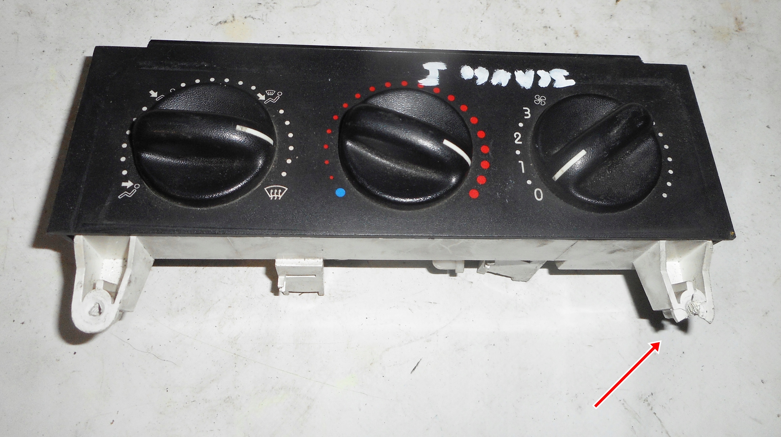 Renault Kangoo I panel nawiewu klimatyzacji za 250.00PLN z Małomice - Allegro - (14995815921)