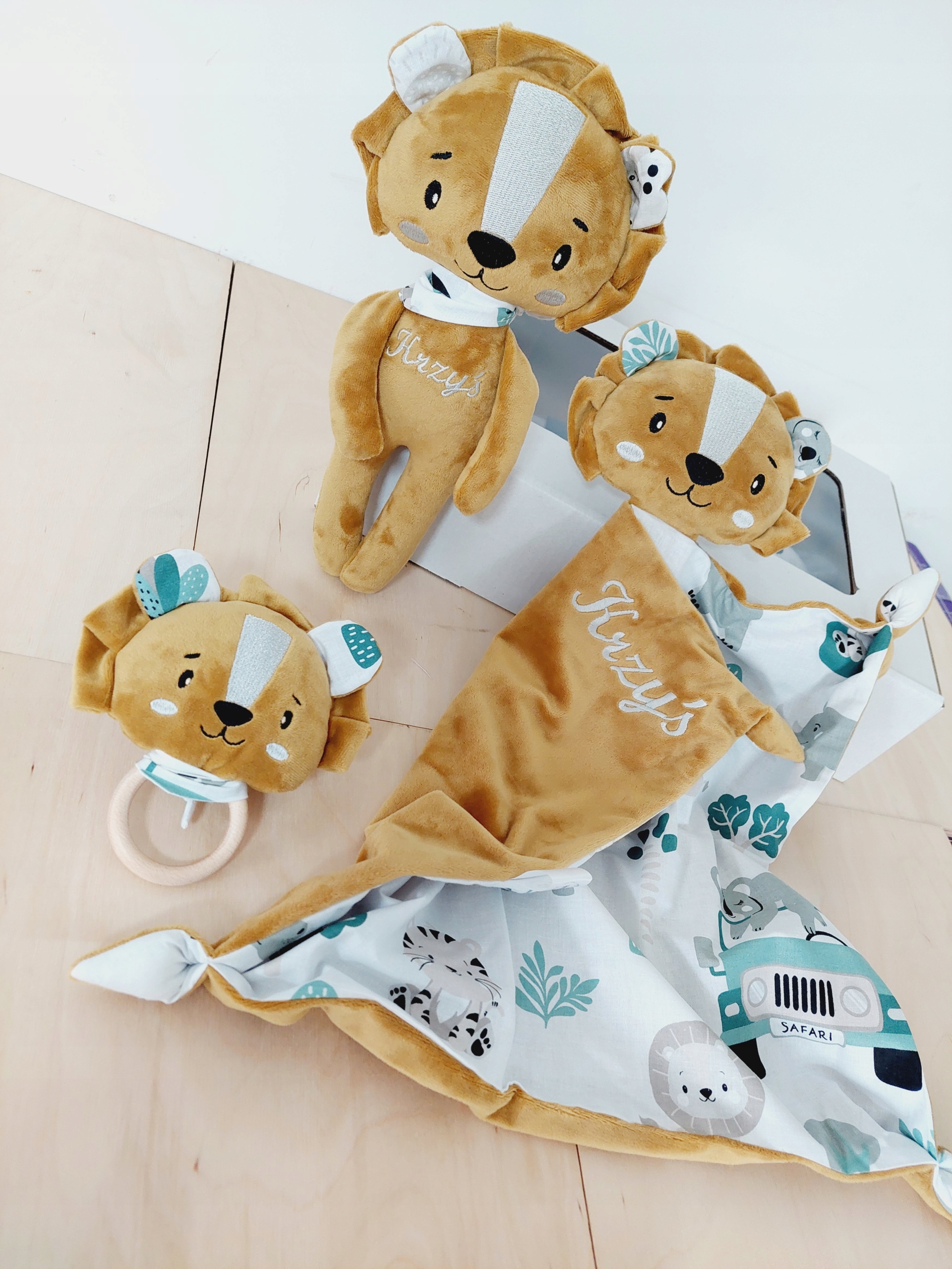 Hračka na maznanie s menom, handrička, hrkálka - lev, • Ceny, Recenzie ...