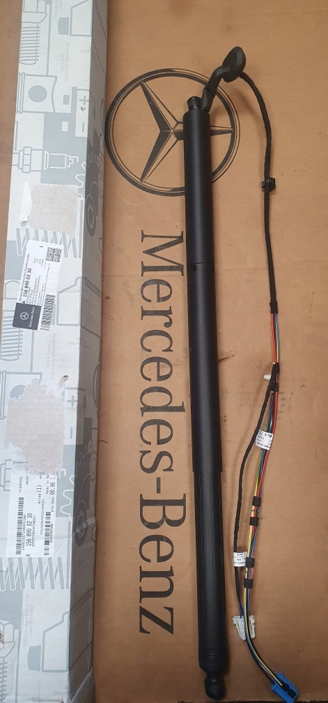 Siłowniki klapy elektrycznej MERCEDES GLA 13-20 A1568900230 ...