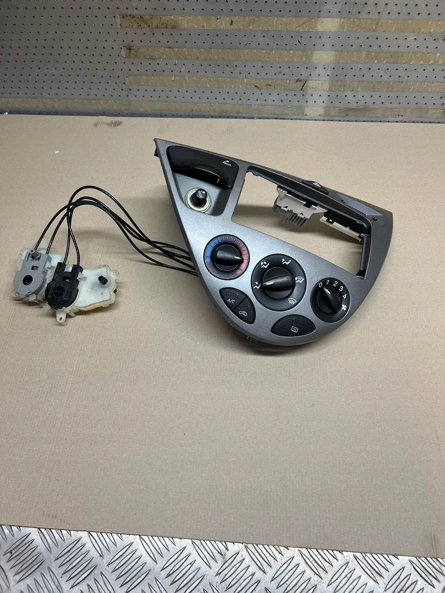 PANEL NAWIEWU LINKI FORD FOCUS MK1 98-04 za 150.00PLN z BOLESŁAWIEC ...