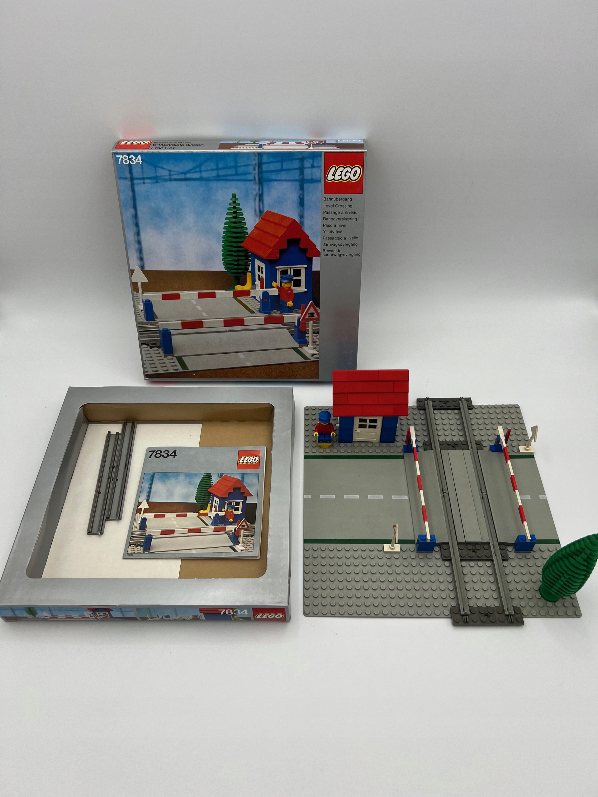 Lego Classic Town 7834 Level Crossing Manual (5702014759640) • Cena ...