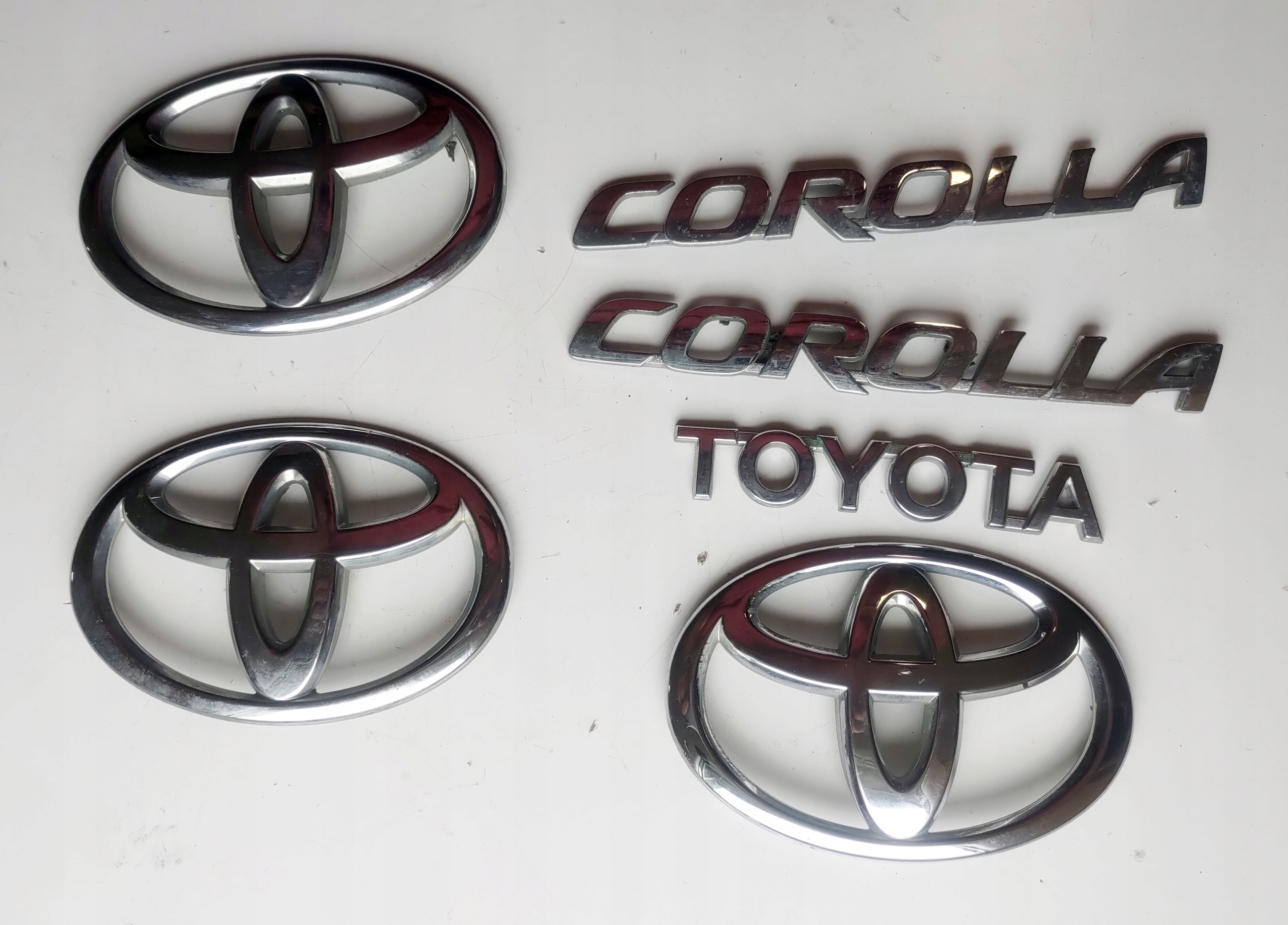 EMBLEMAT LOGO TOYOTA COROLLA E15 NA KLAPE • Cena, Opinie - Allegro