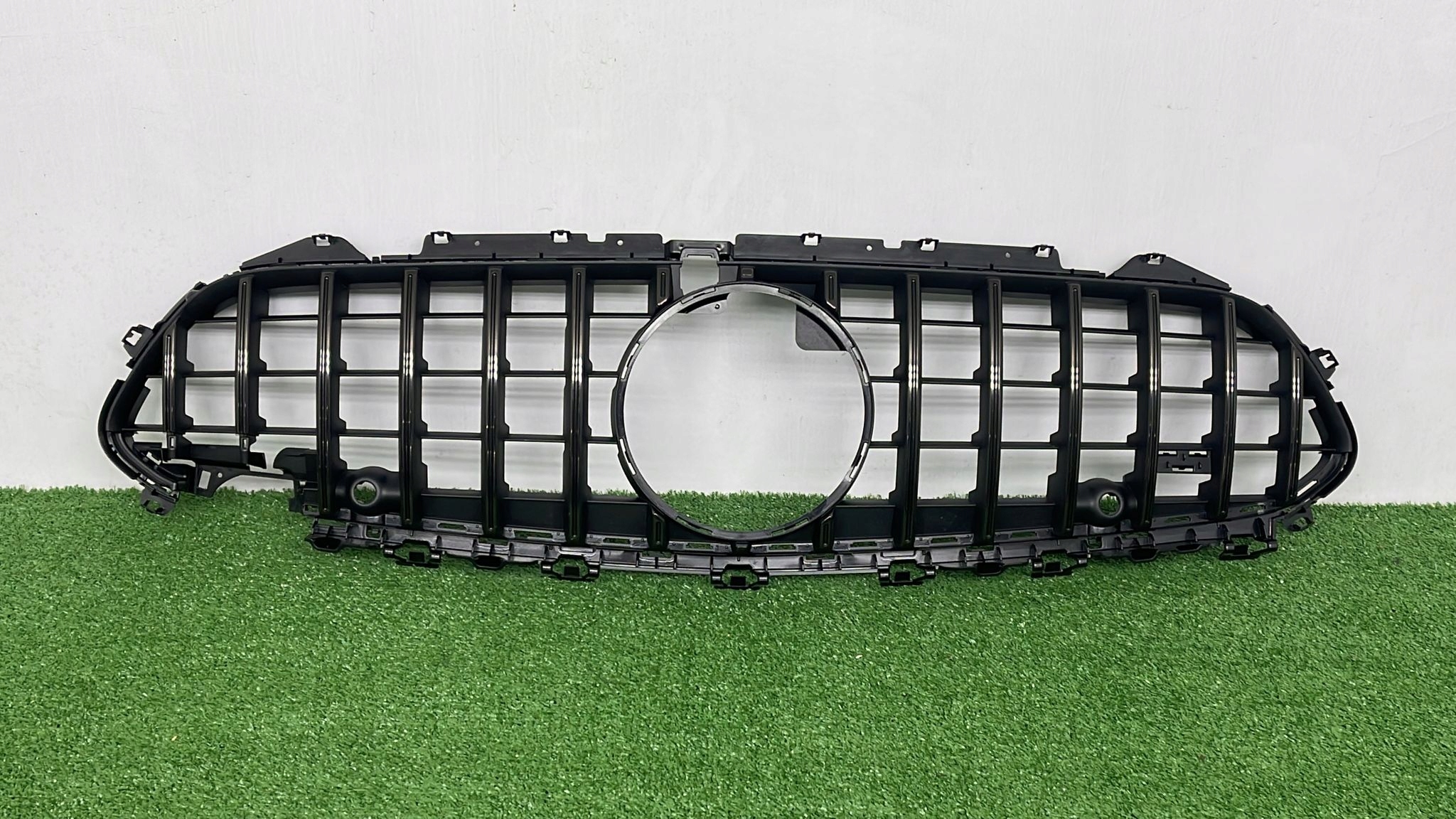 Grill CLS 257 W257 AMG Lift Panamericana Dark ORYG za 2249.00PLN z góra ...