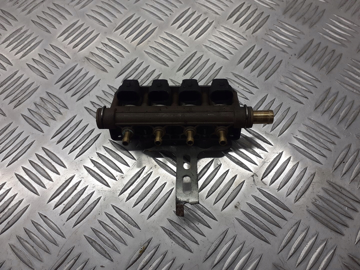 LISTWA WTRYSKOWA GAZU 67R-017064 za 737 Kč - Allegro