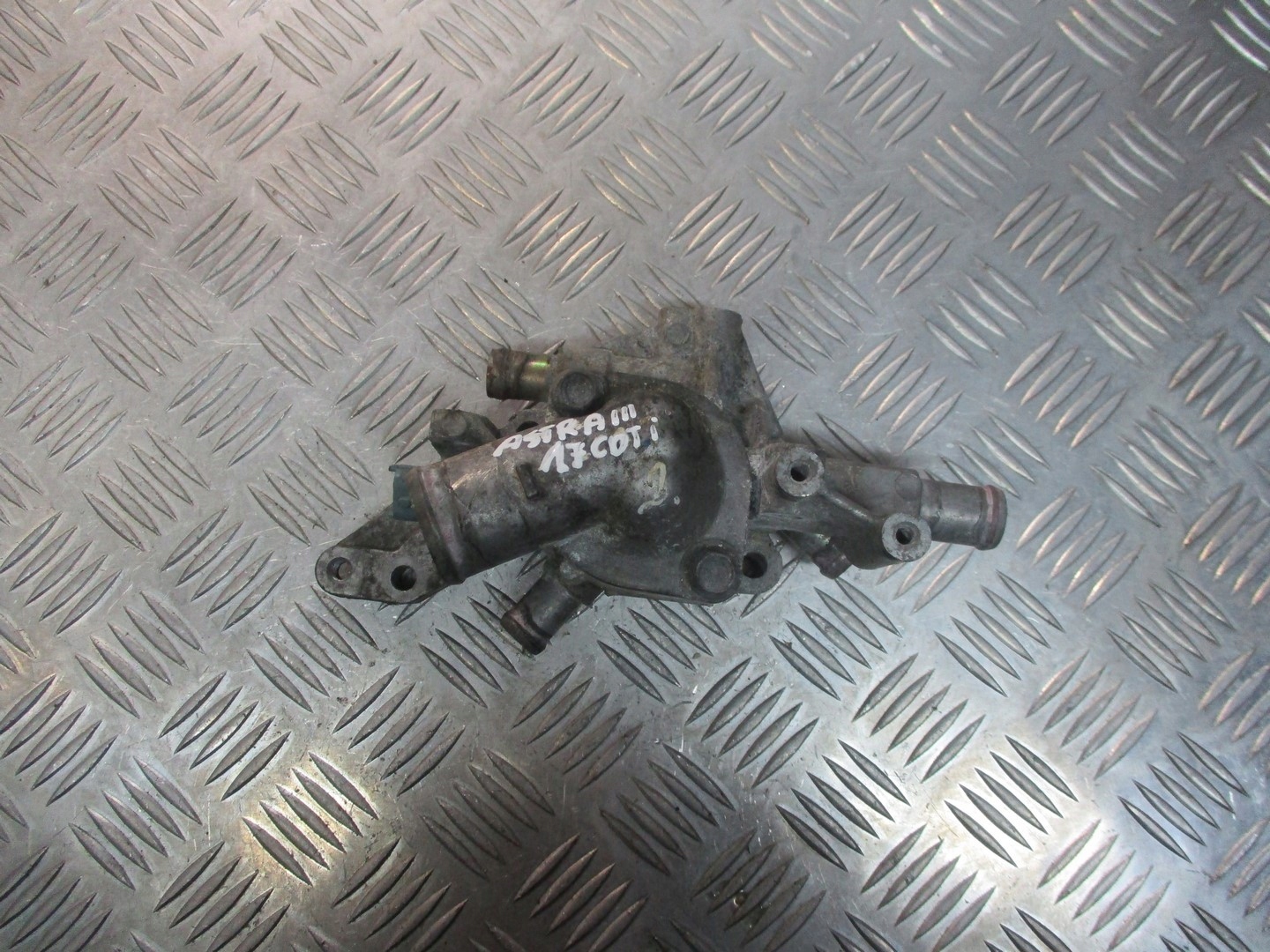 OBUDOWA TERMOSTATU OPEL ASTRA H III 1.7 CDTI za 45 zł z Kamińsko ... OBUDOWA TERMOSTATU OPEL ASTRA H III 1.7 CDTI za 45 zł z Kamińsko ...