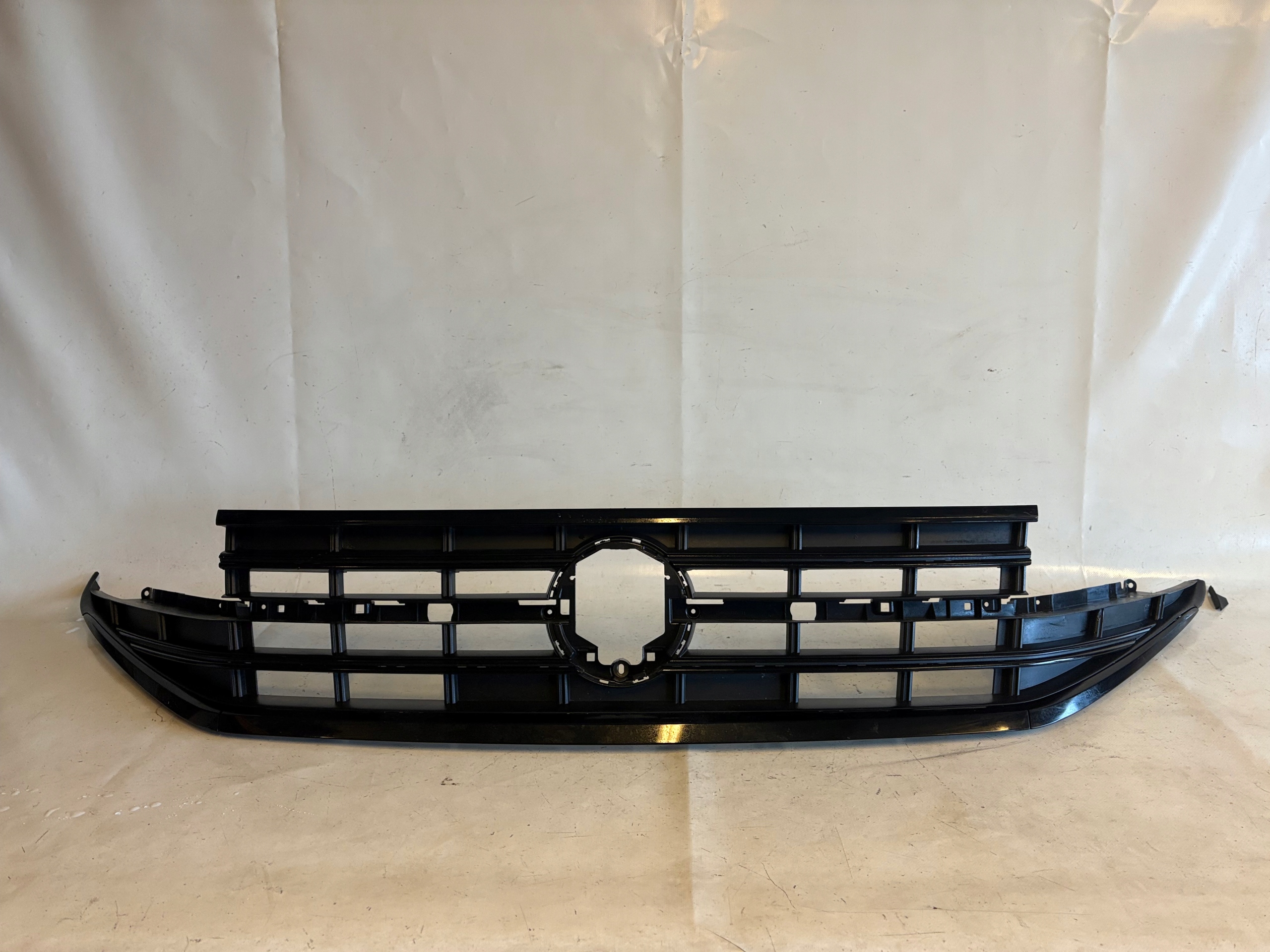 VW TOUAREG III 760 LIFT 23- R-LINE GRILL ATRAPA CHŁODNICY 760853651AJ ...