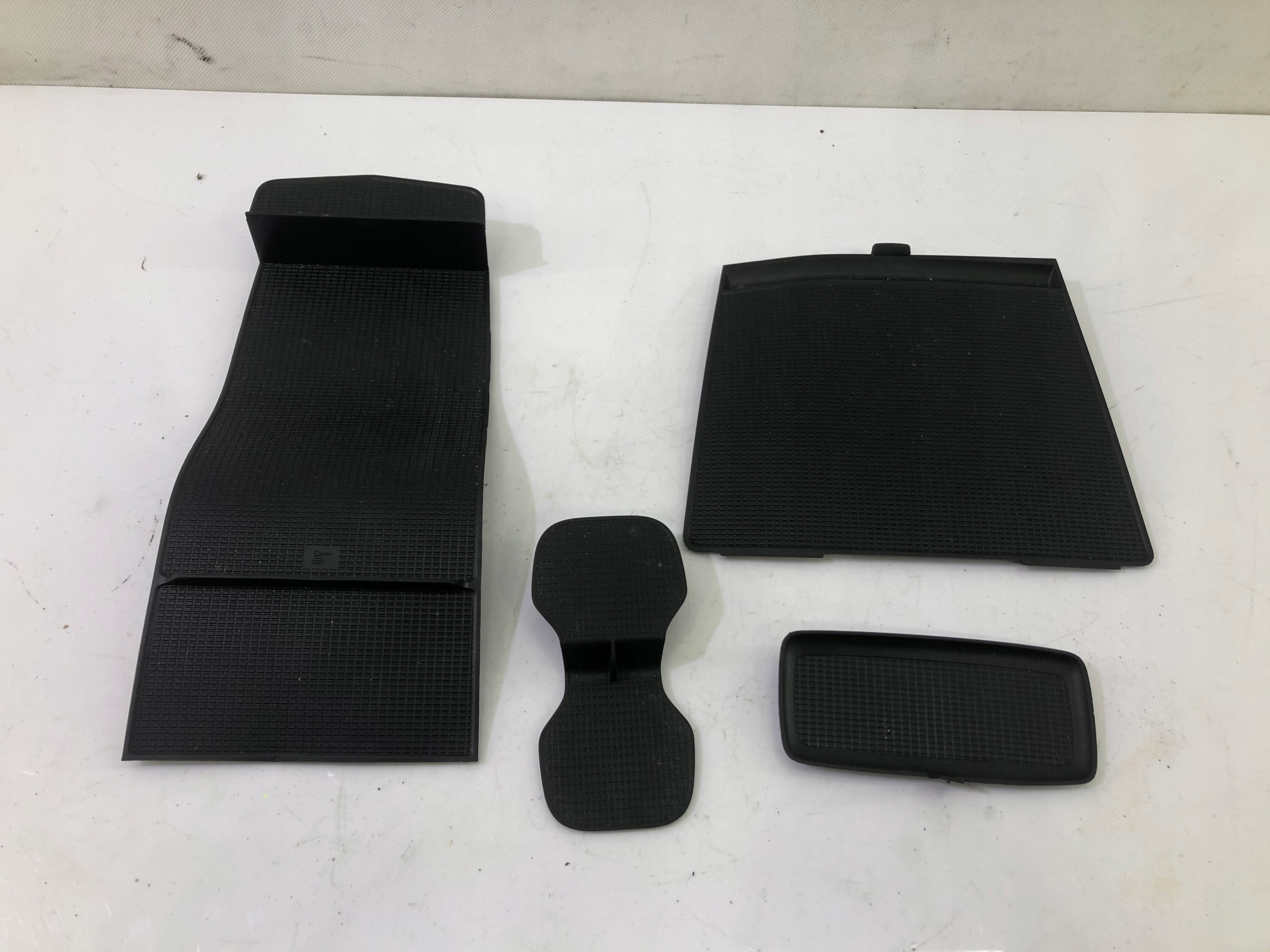 VOLVO XC40 II WKŁADKA GUMA TUNELU KOMPLET 31469025 za 99 zł z Wrocław ...