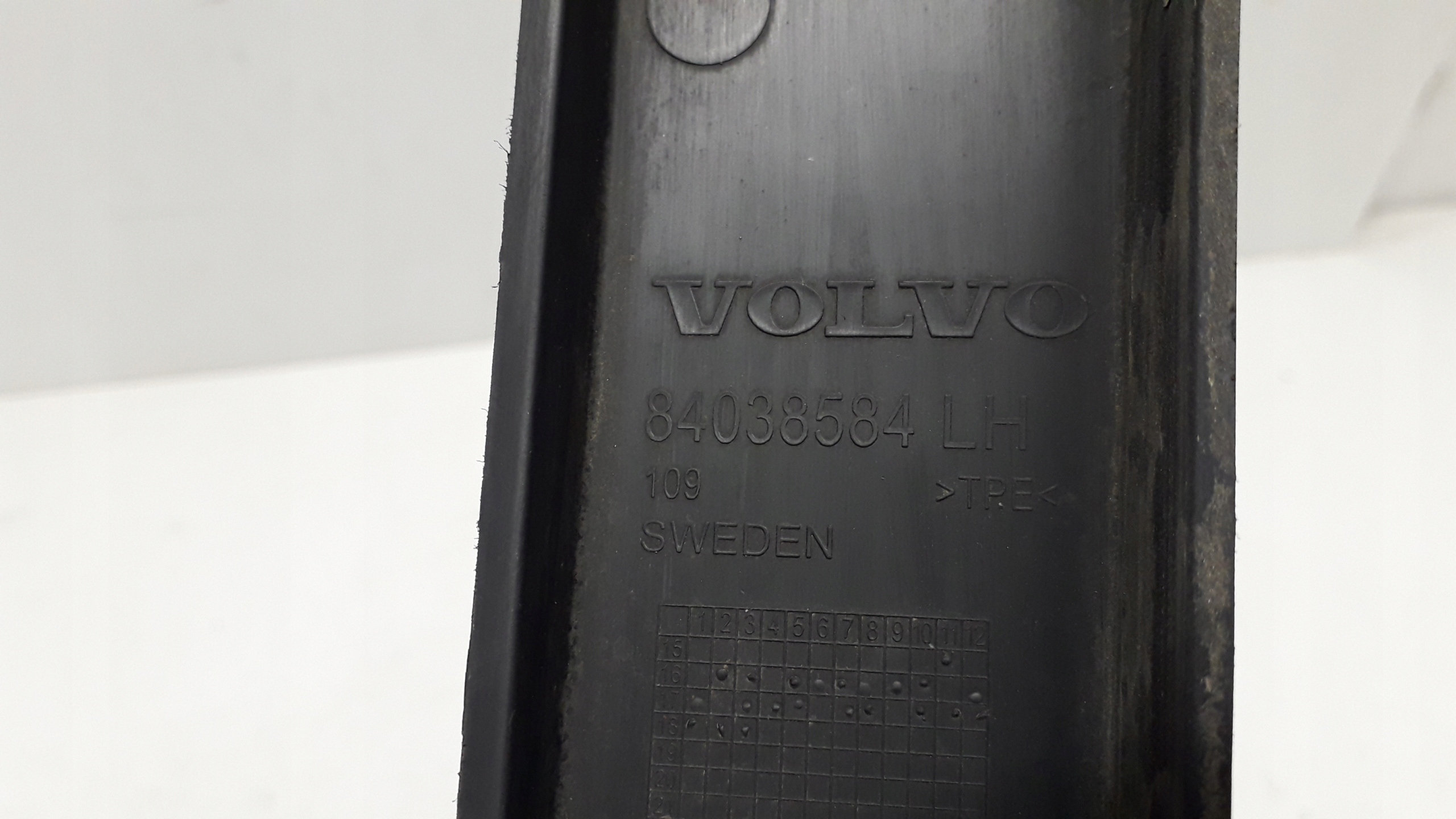 VOLVO FH4 ГУМОВИЙ БАМПЕР ДЛЯ ГУБ 84038584 купити на Avtoex з Польщі в ...