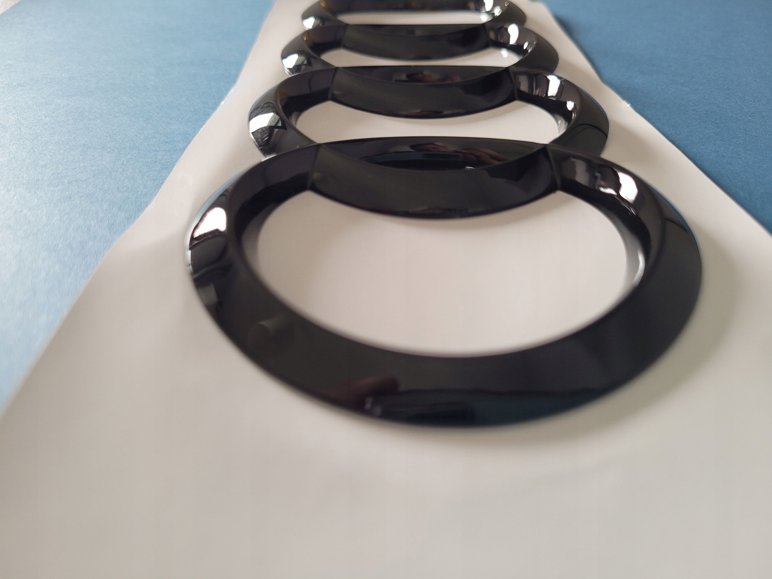 Pierscienie_do_audi_tył_black_glossy_202mm - Емблема для Audi чорний ...