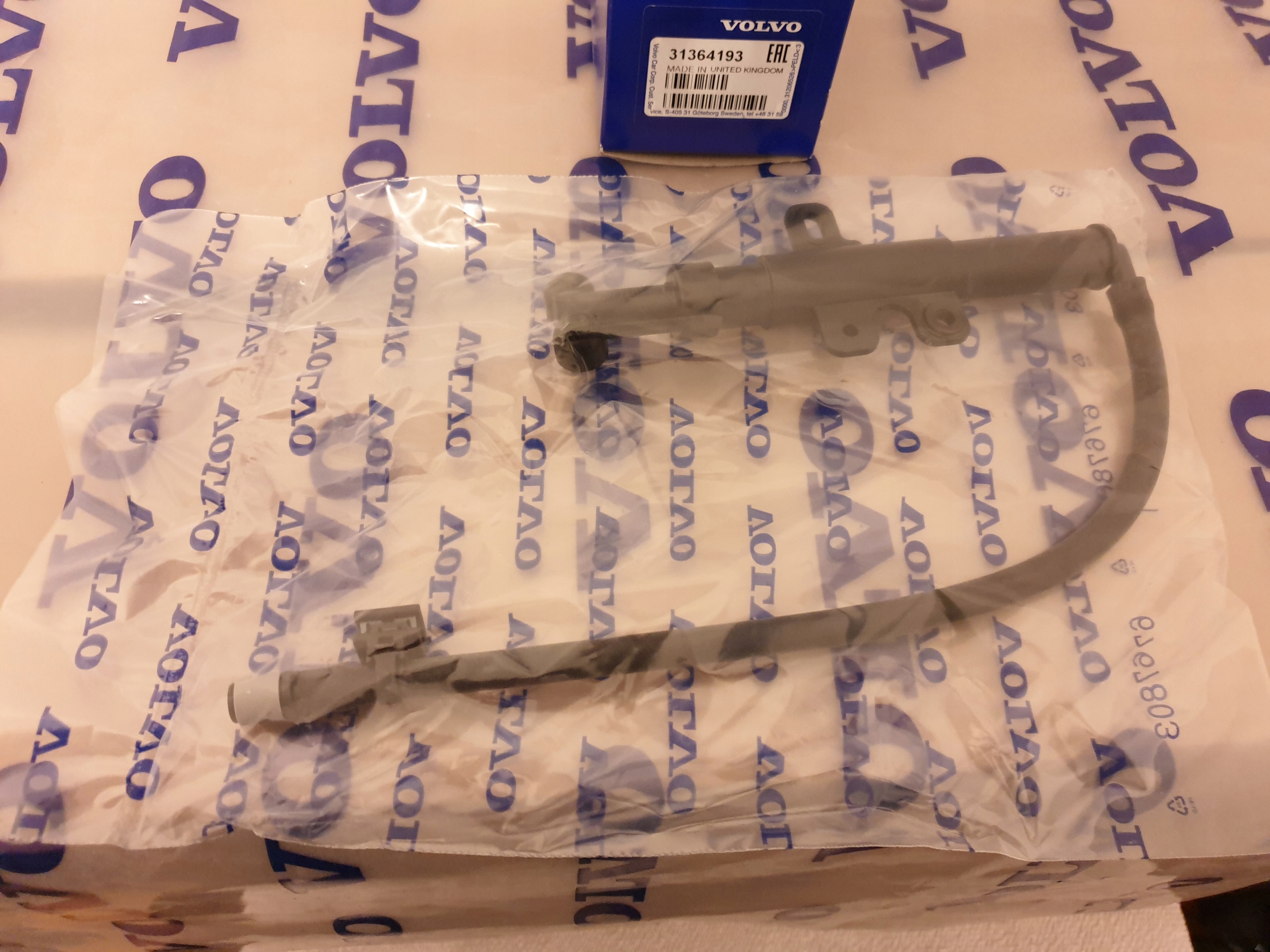 VOLVO S90 V90 V90CC SPRYSKIWACZ REFLEKTORA PRAWY 31364193 za 250 zł z ...