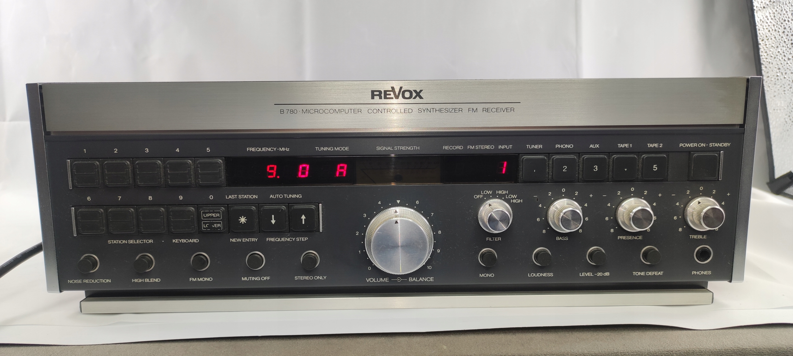 Amplituner Revox B780 Microcomputer Controlled Synthesizer FM Receiver ...